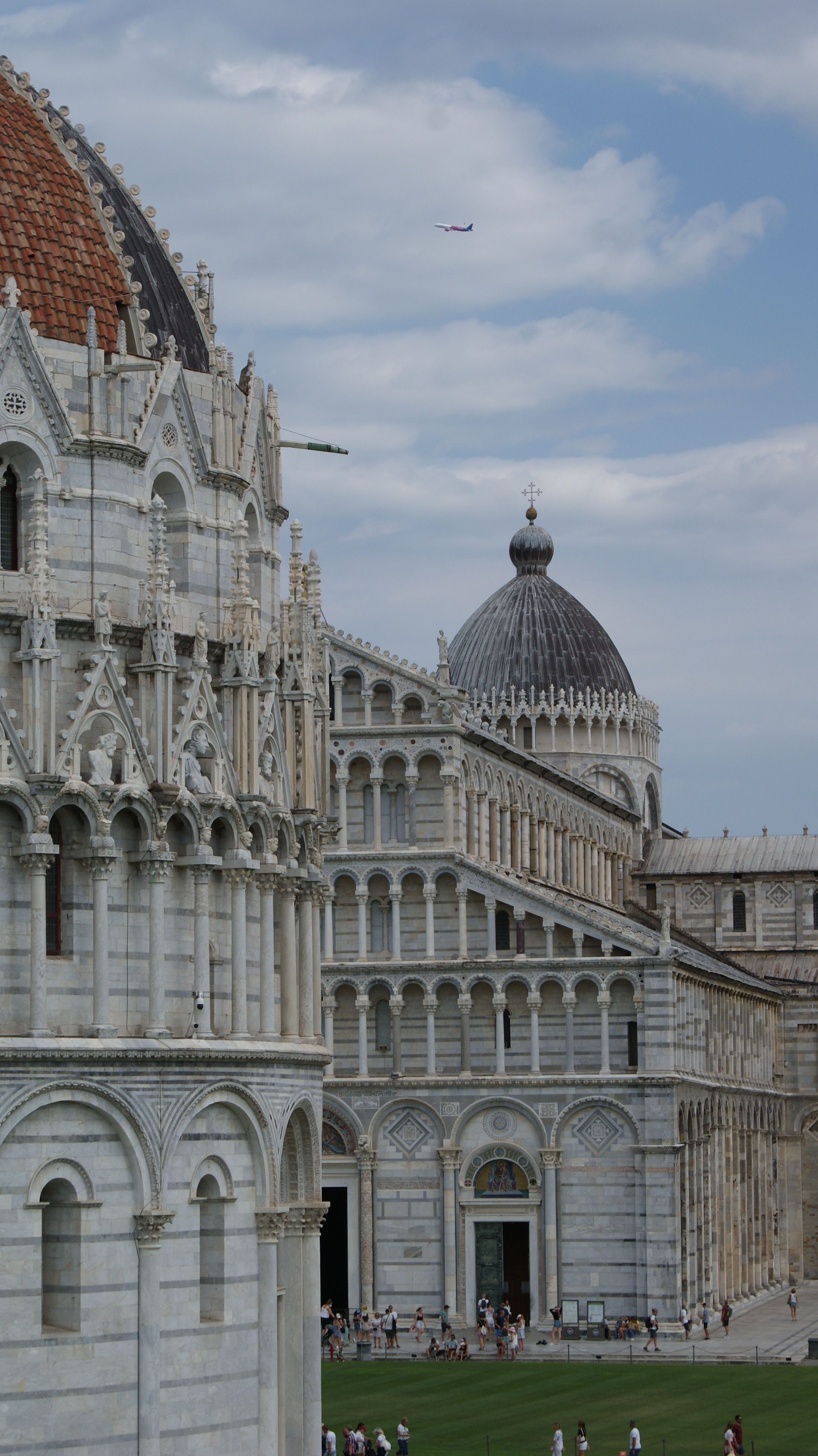 Piazza del Duomo in Pisa · Free Stock Photo