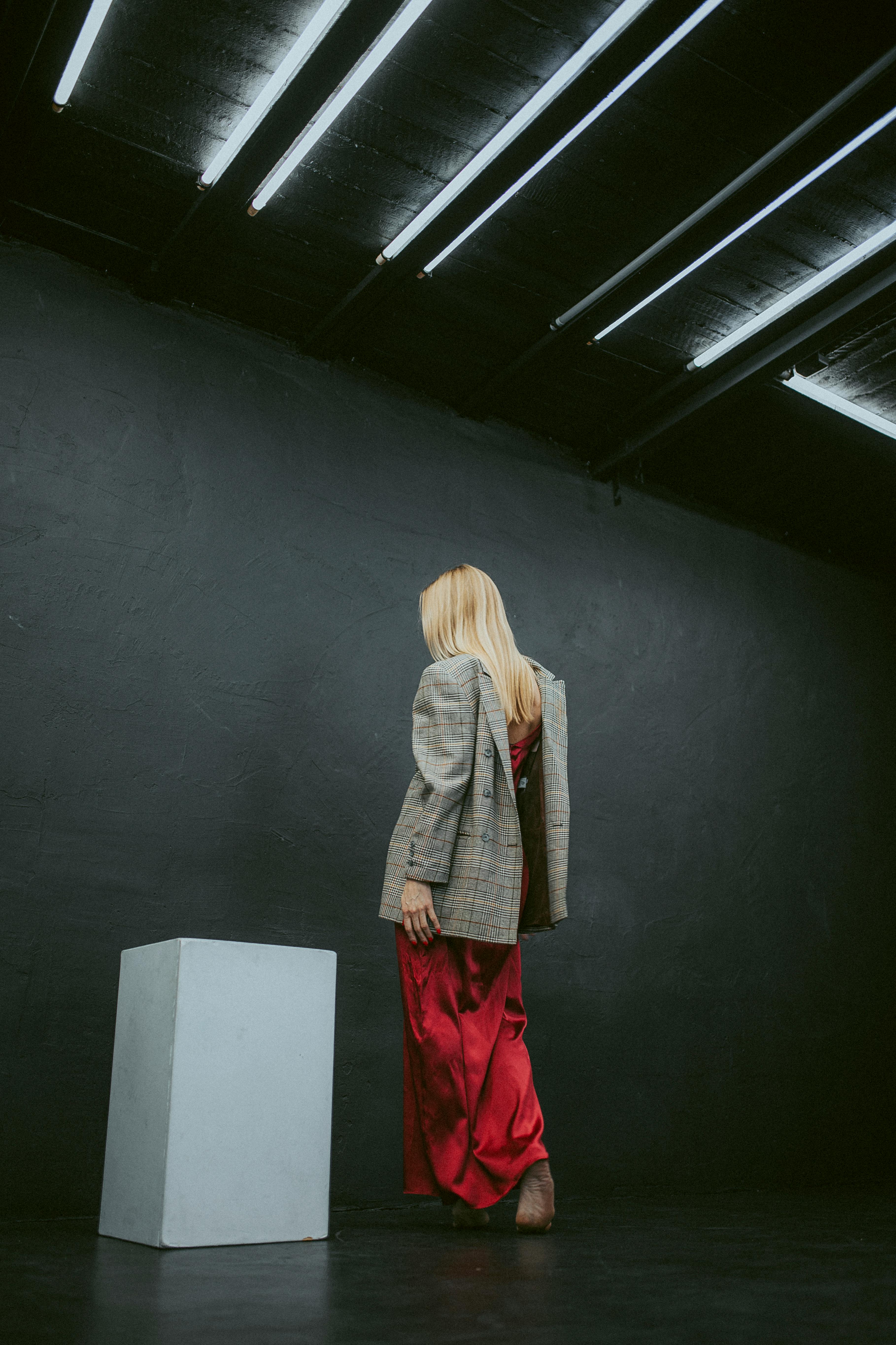 Model From Behind Photos, Download The BEST Free Model From Behind ...