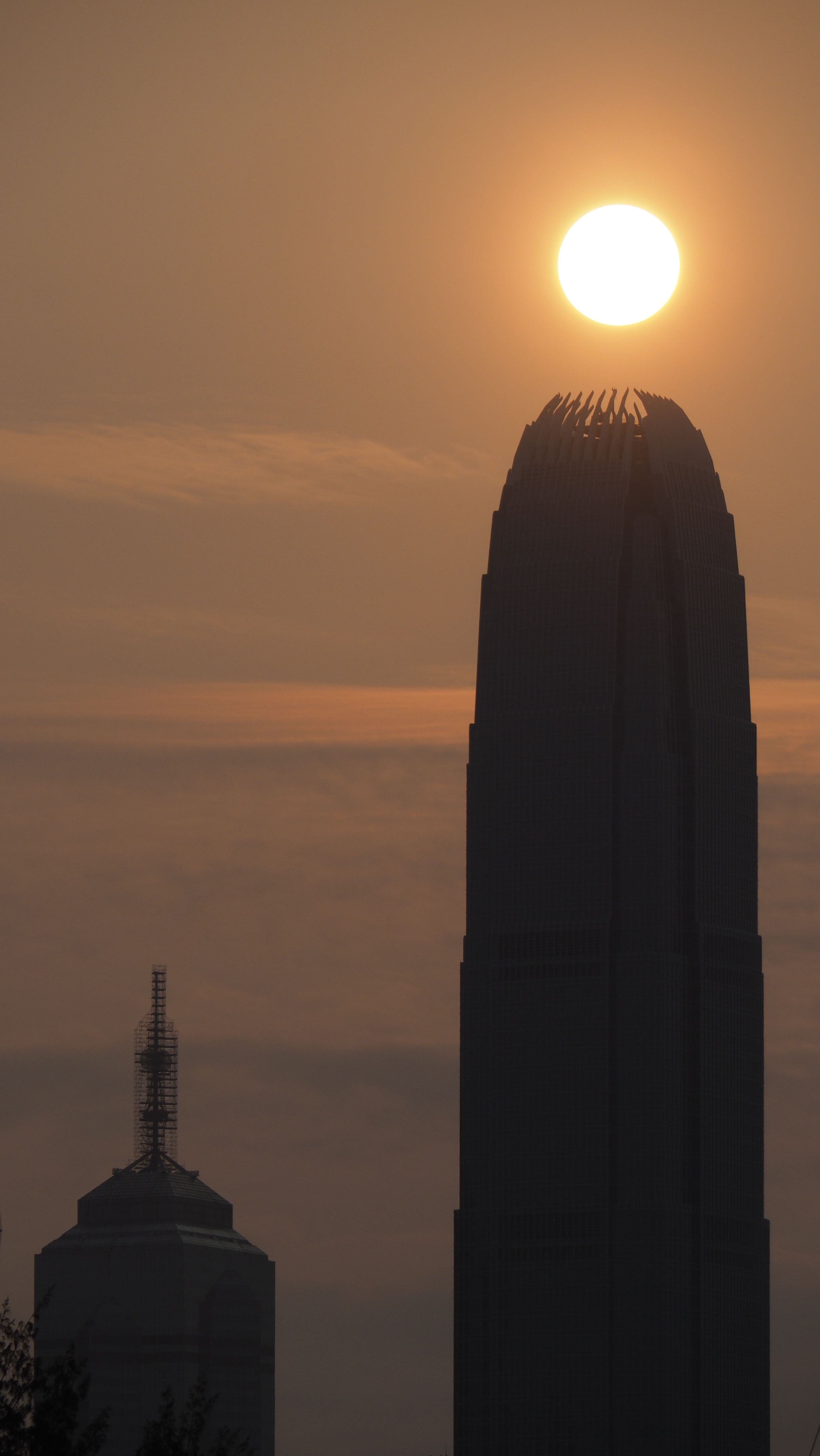 Bright Sun over a Skyscraper in City · Free Stock Photo