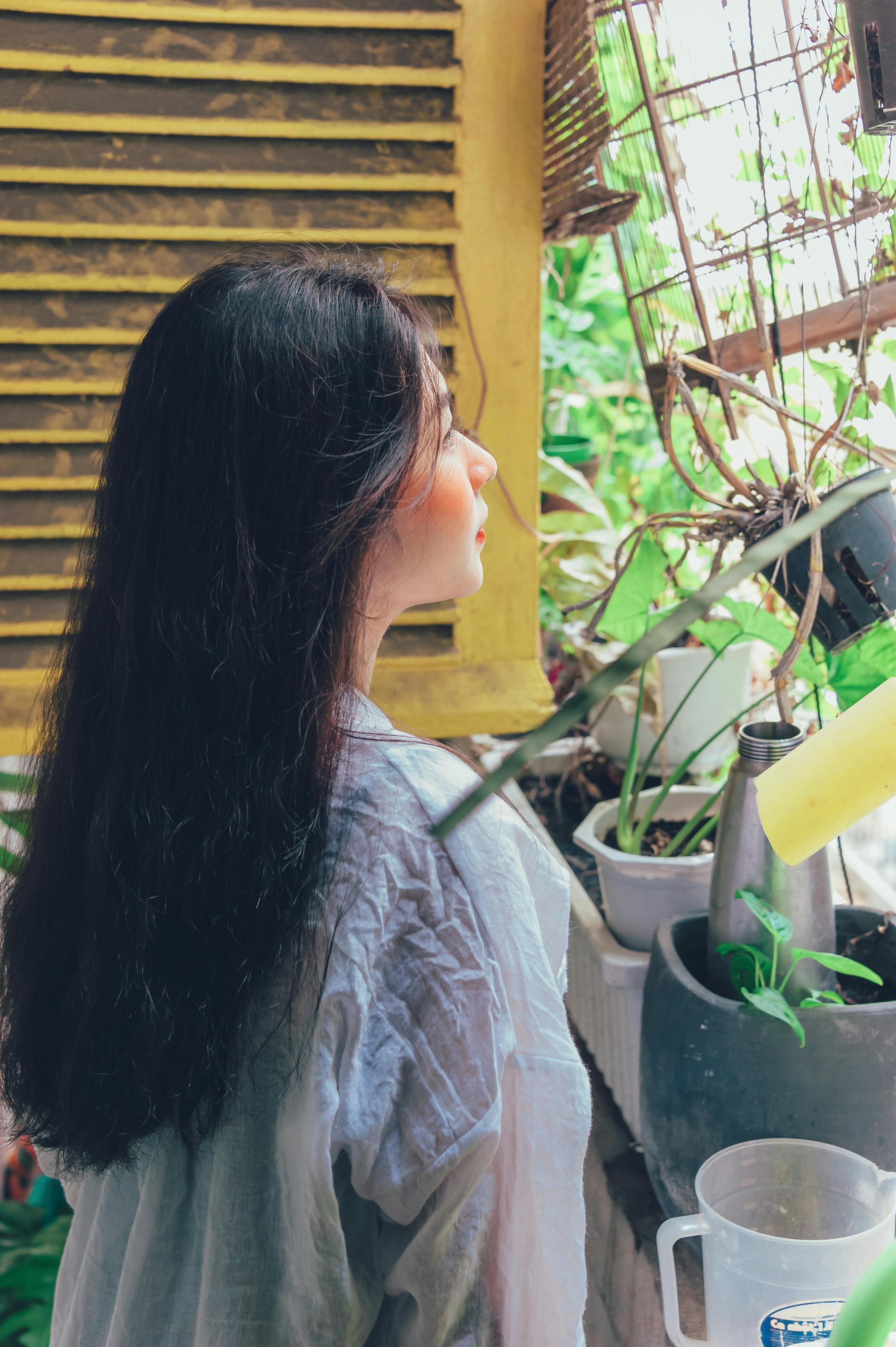 Woman Facing Sideways · Free Stock Photo