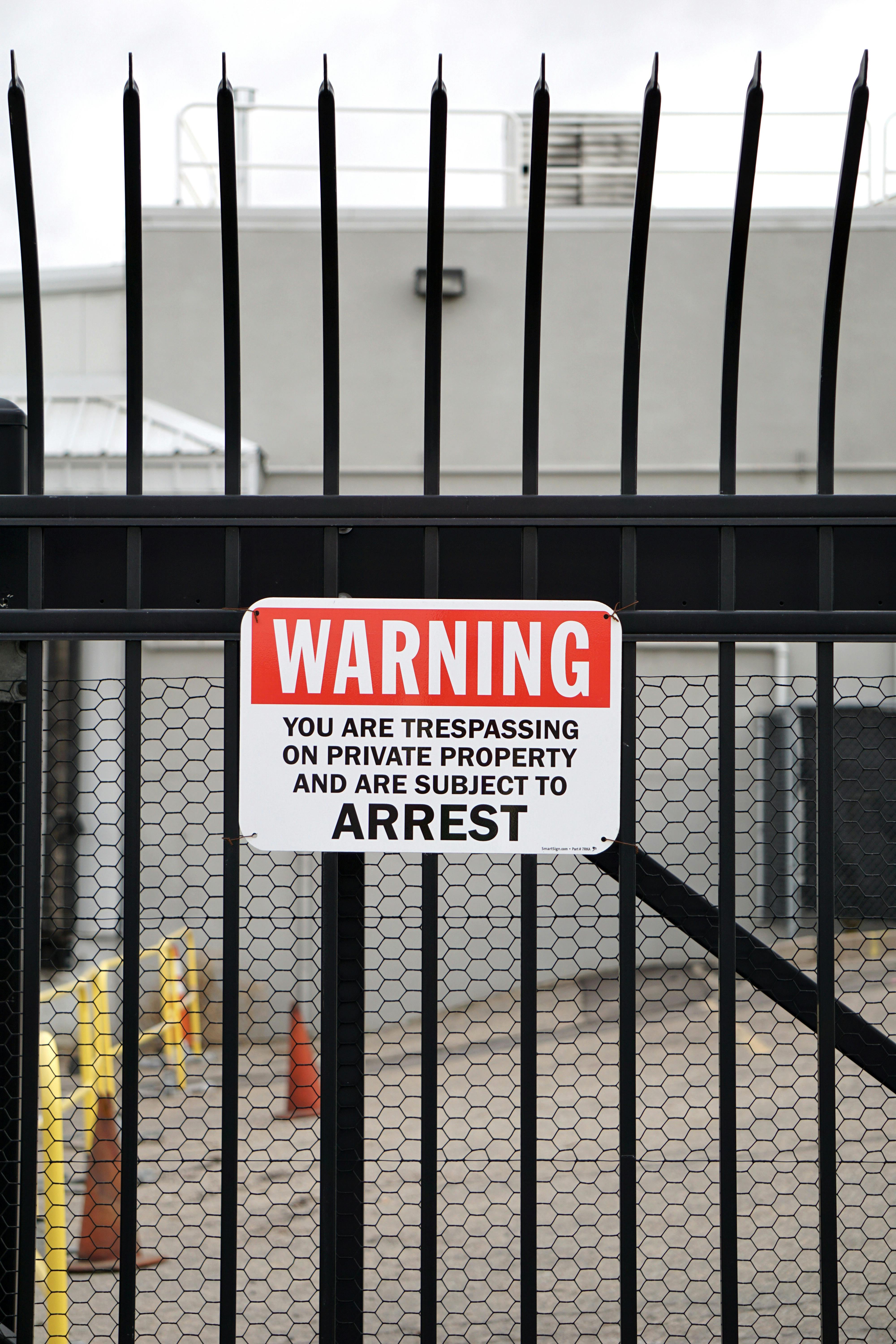 Warning Sign on Fence · Free Stock Photo