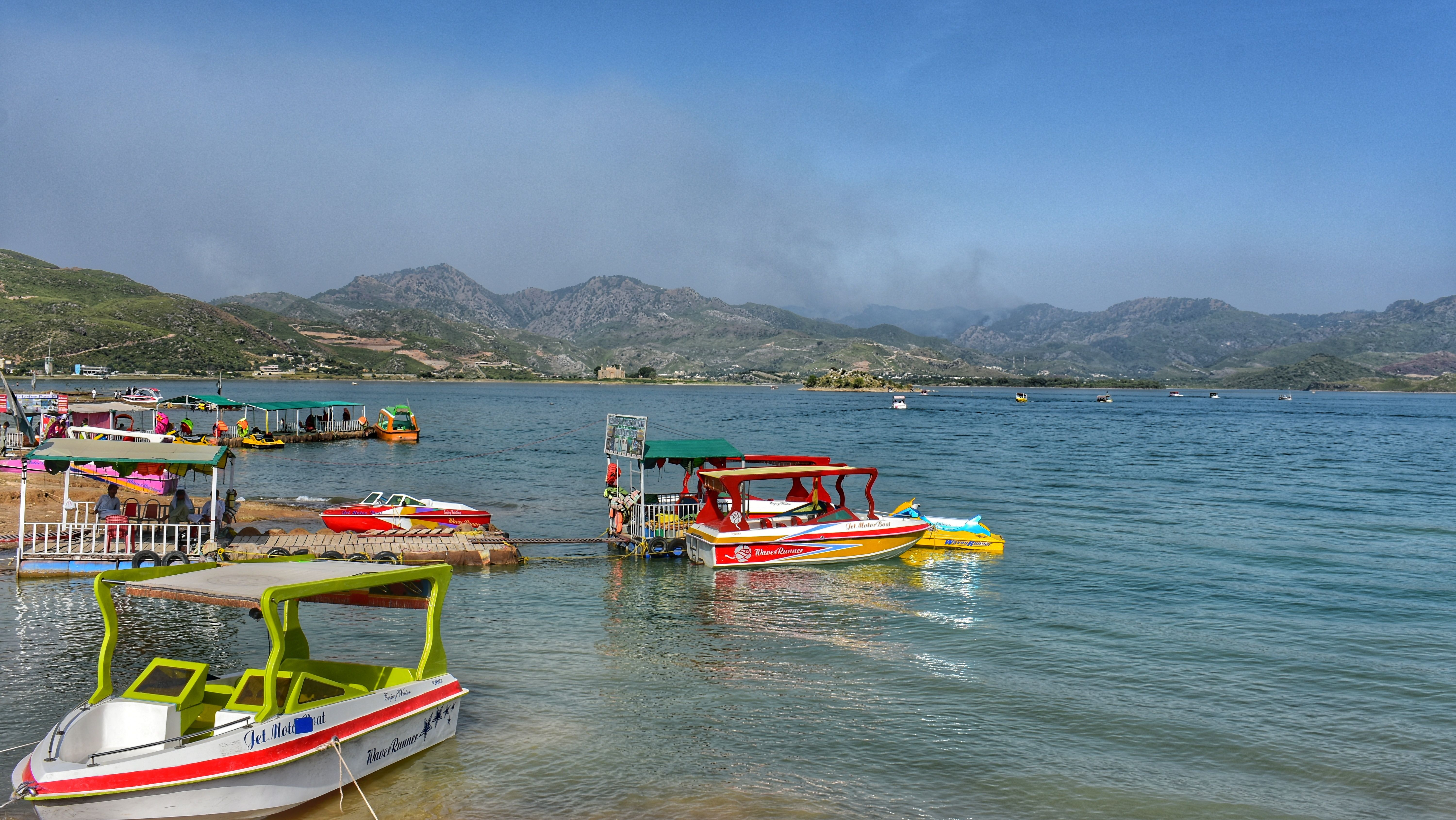 Motorboats on Lake · Free Stock Photo