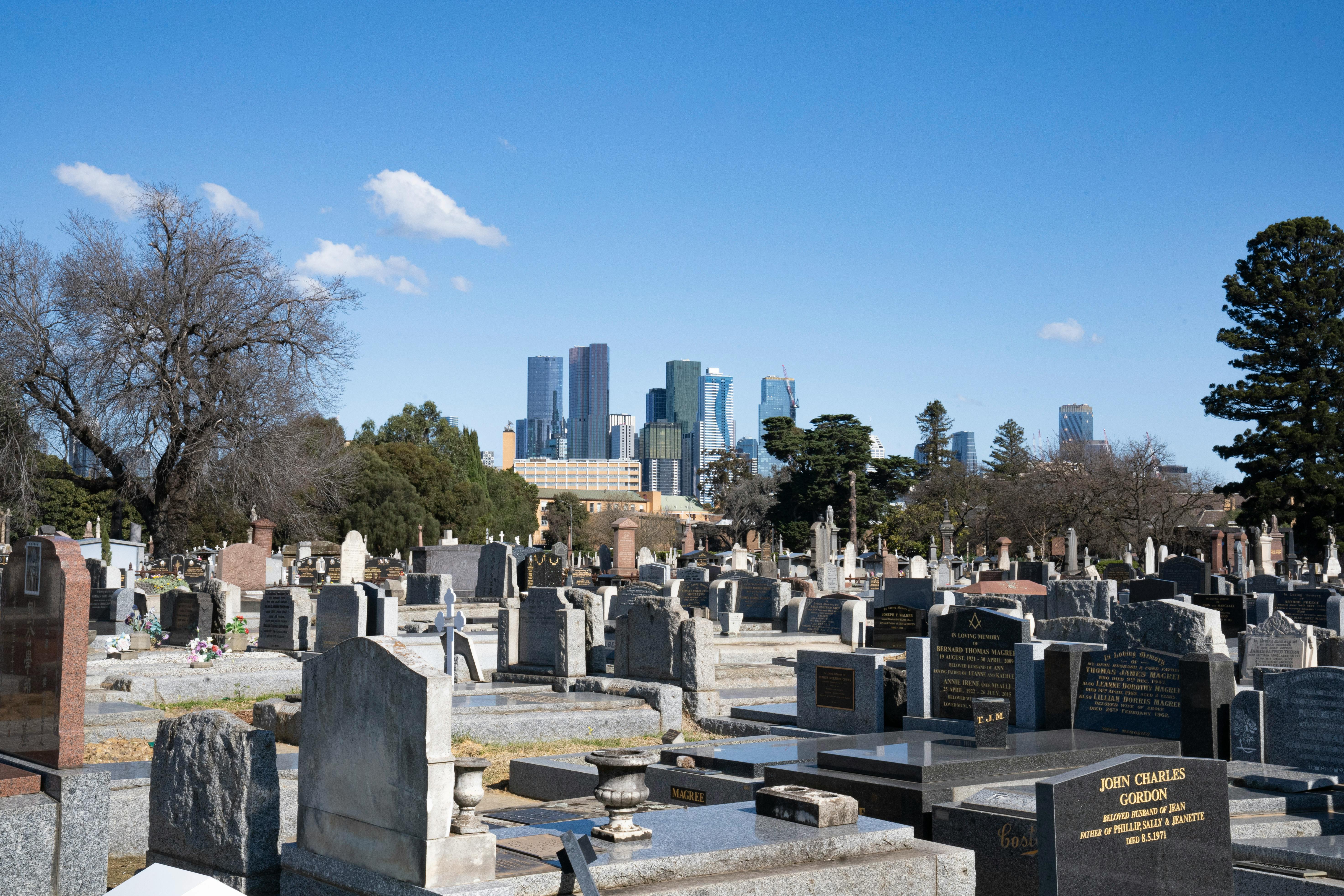 Cemetery in City · Free Stock Photo