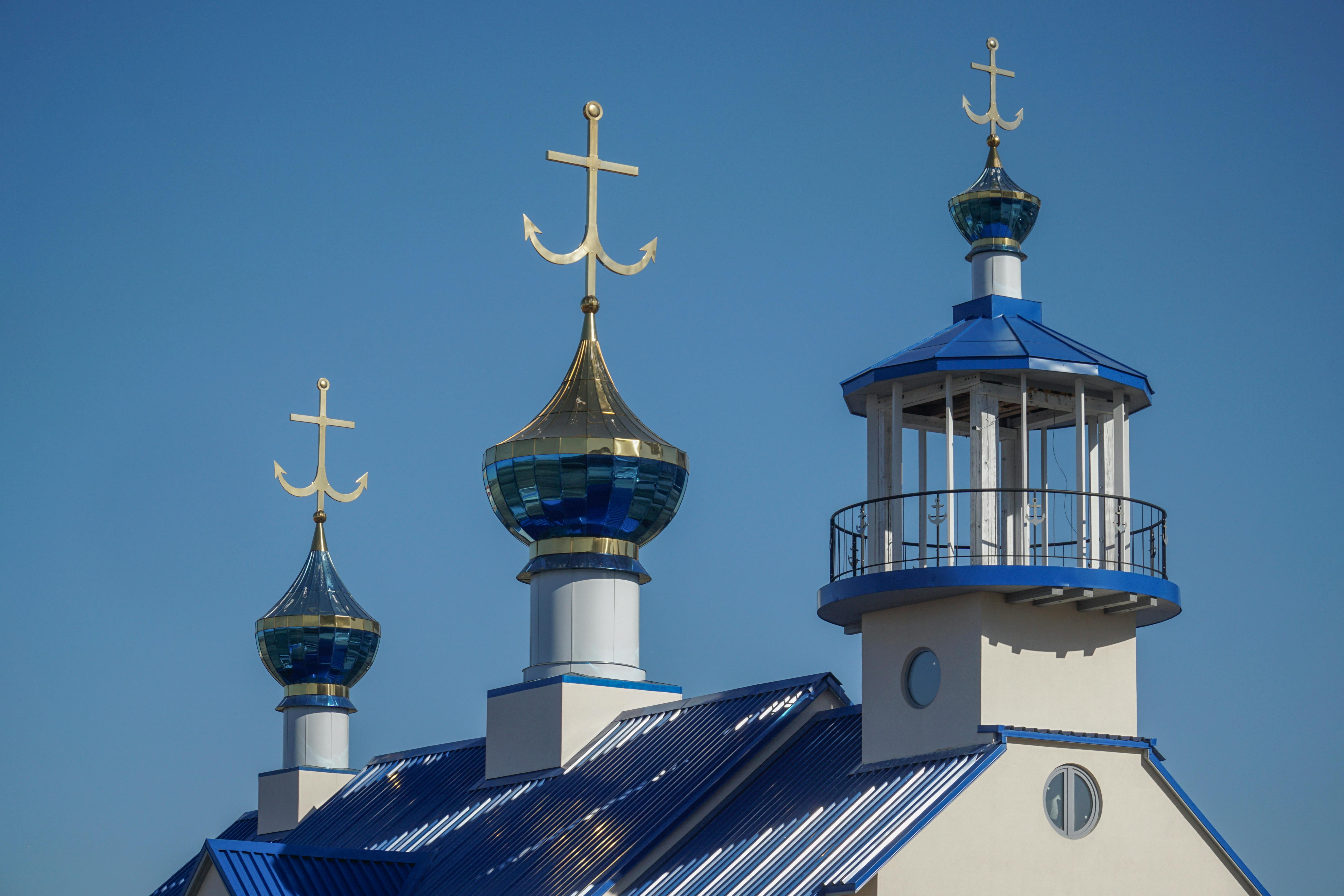 White and Blue Church Building Under the Blue Sky · Free Stock Photo