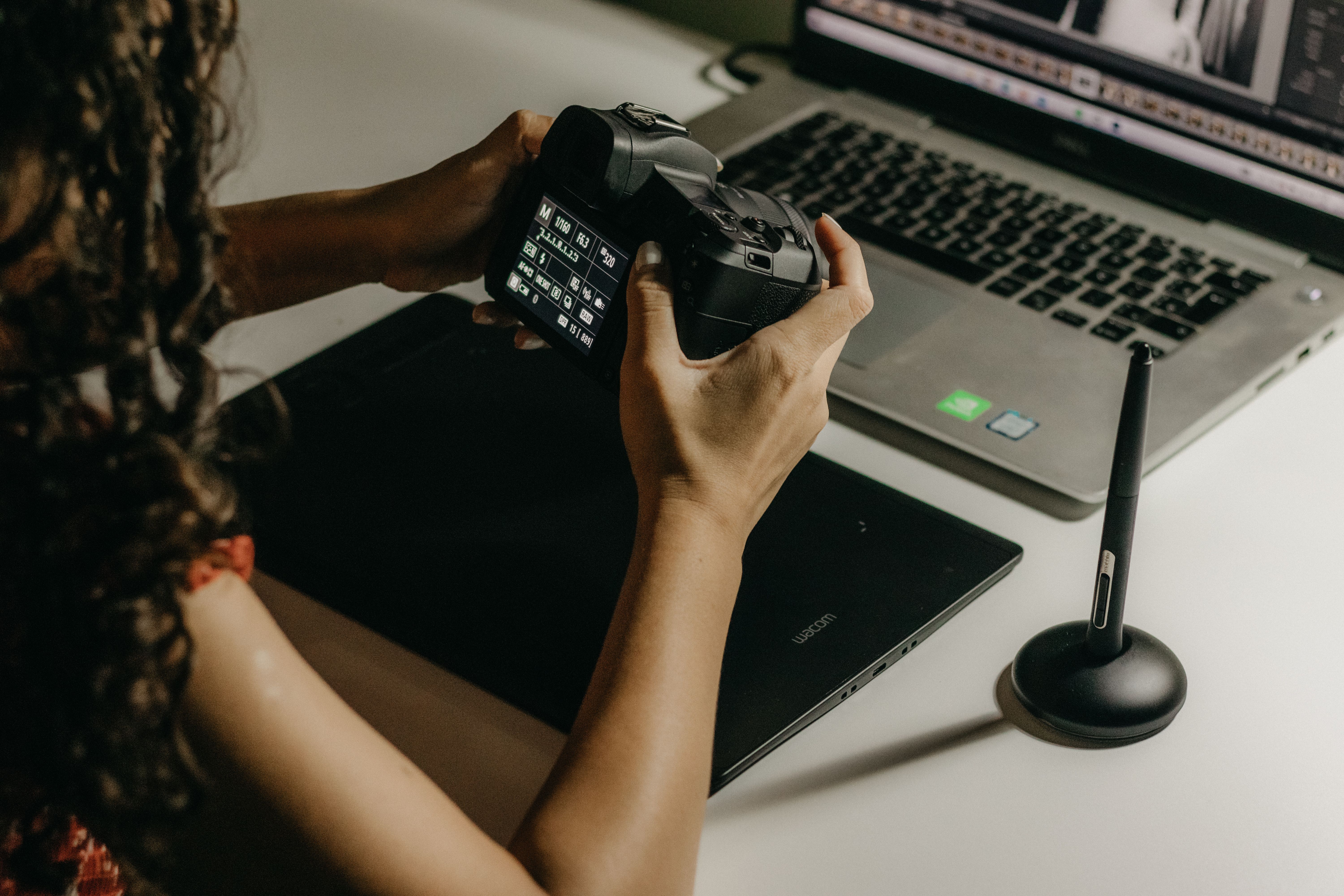 A woman is using a camera to take photos · Free Stock Photo