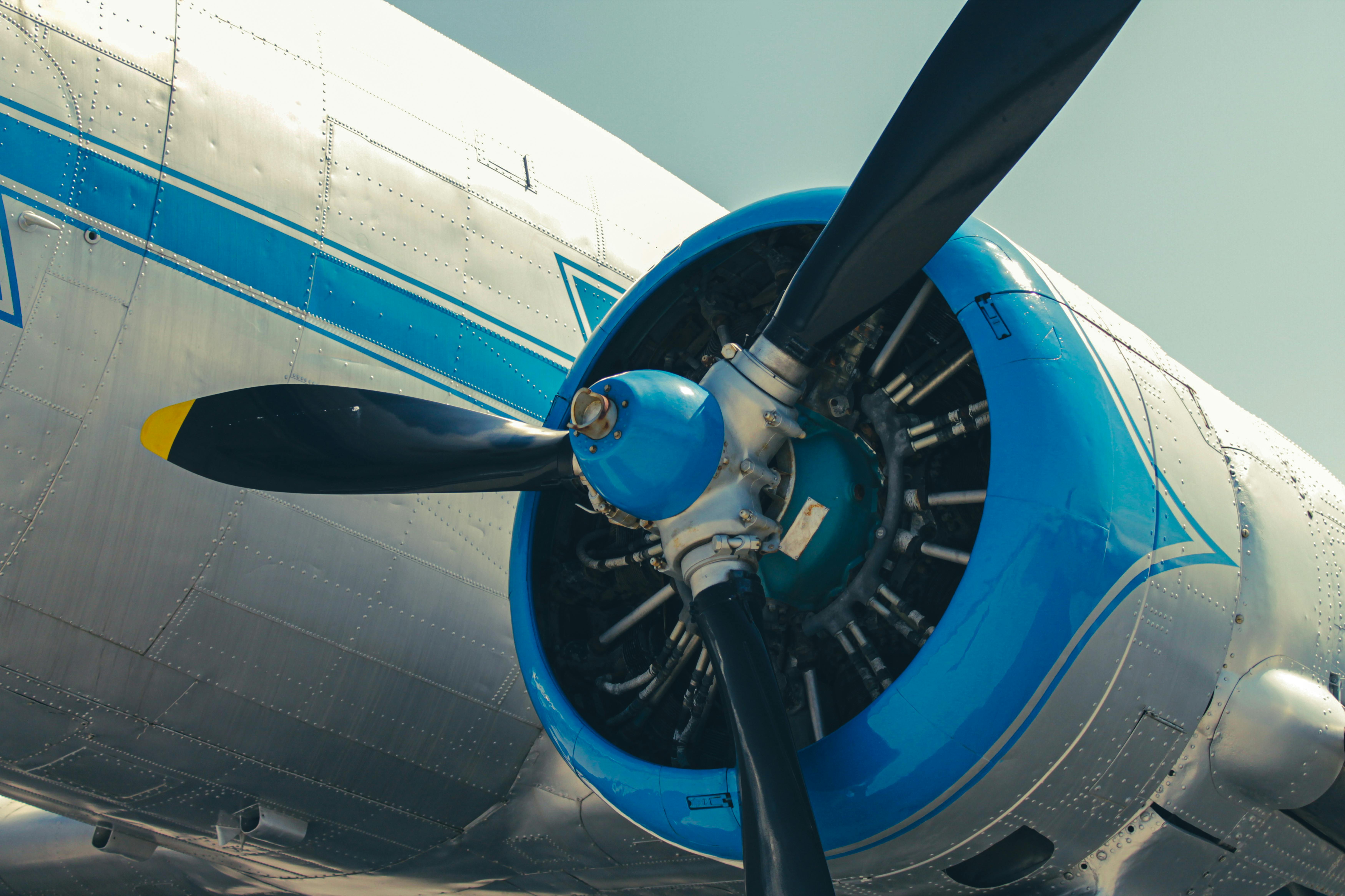 Propeller Blades of Airplane · Free Stock Photo