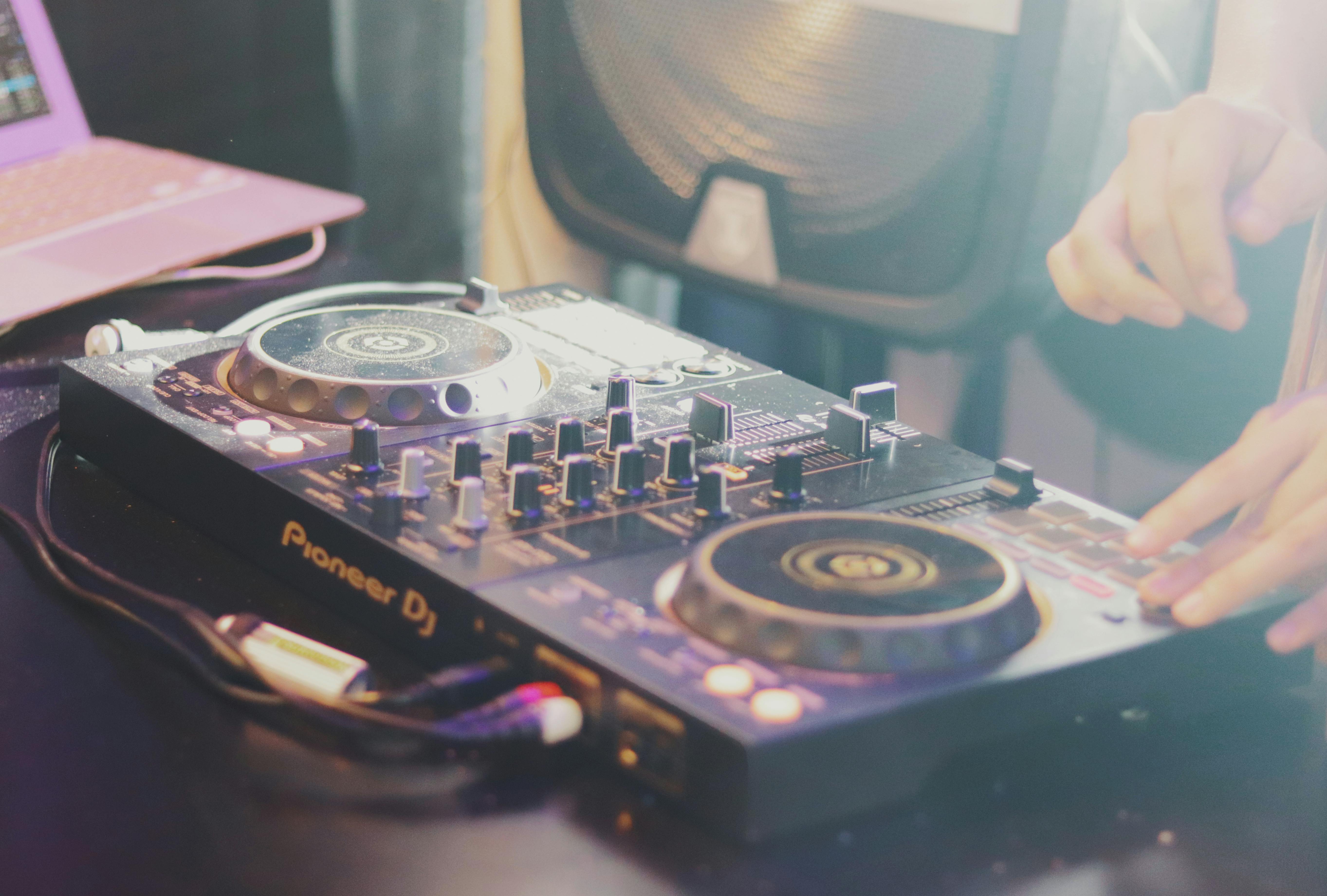 Personalize Vinyl Player | Complete Guide 2025 | VinylCreati ...