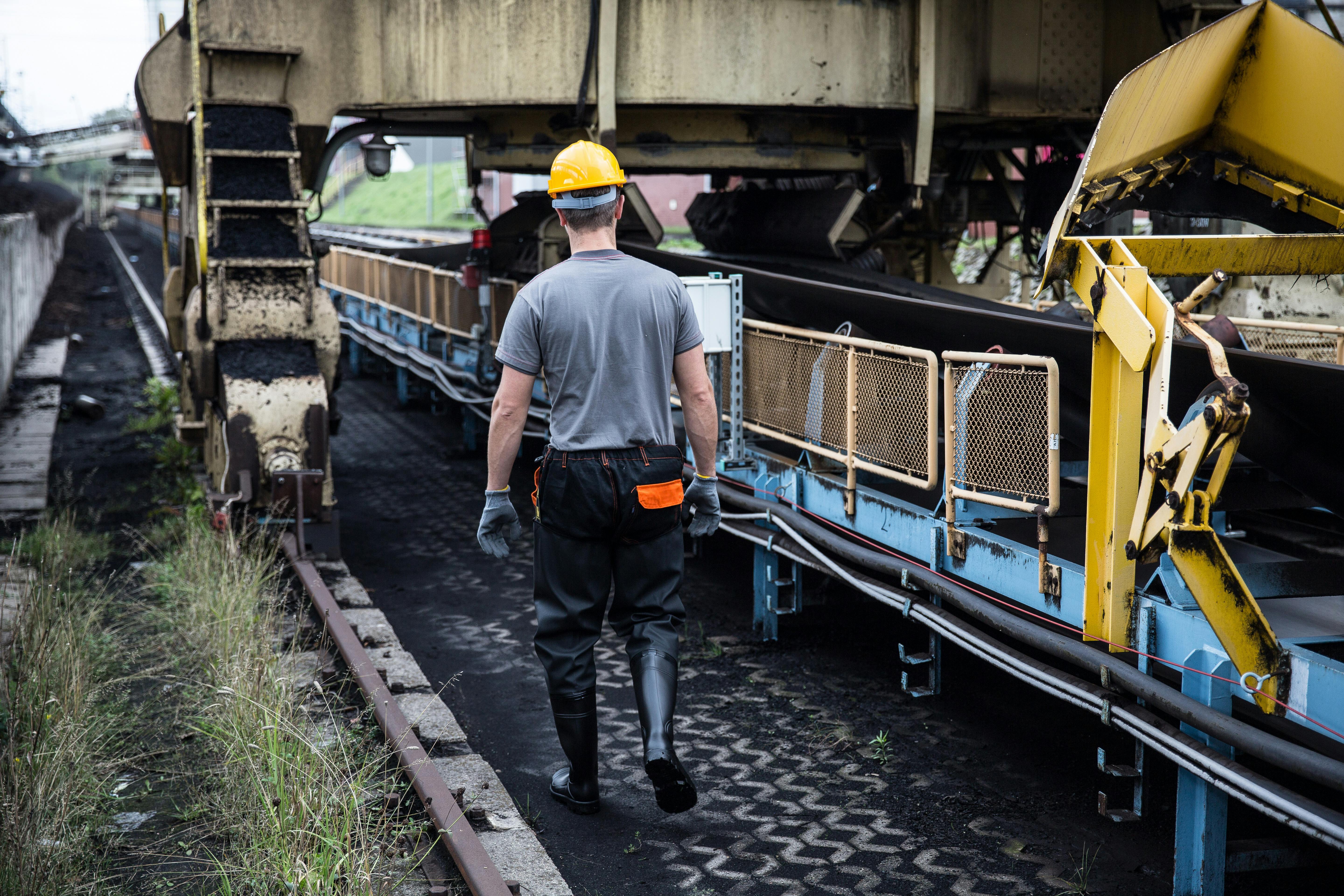 1.013+ Fotos y Imágenes de Mines tracker Gratis · Banco de Fotos Gratis