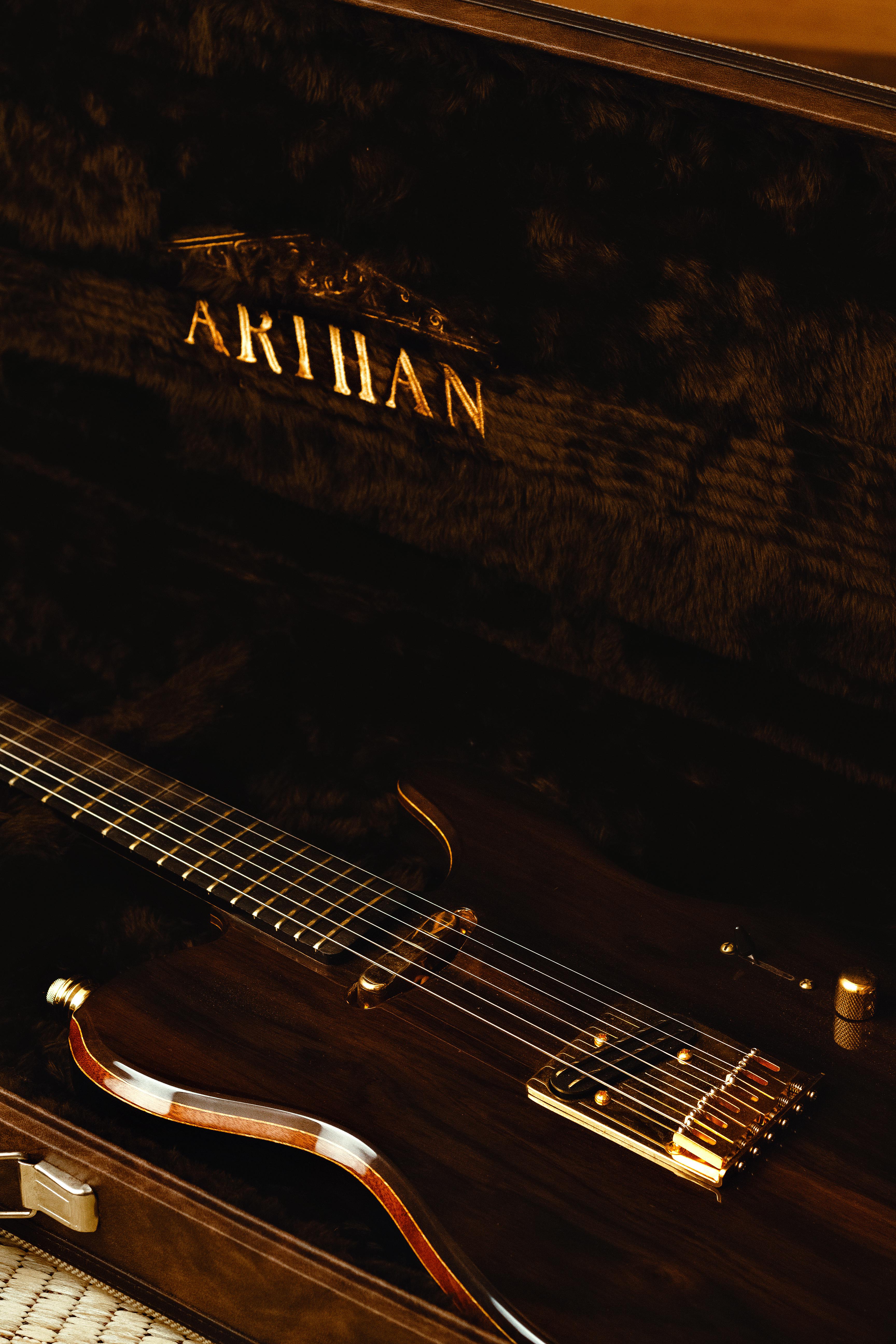 Violin on Grass · Free Stock Photo