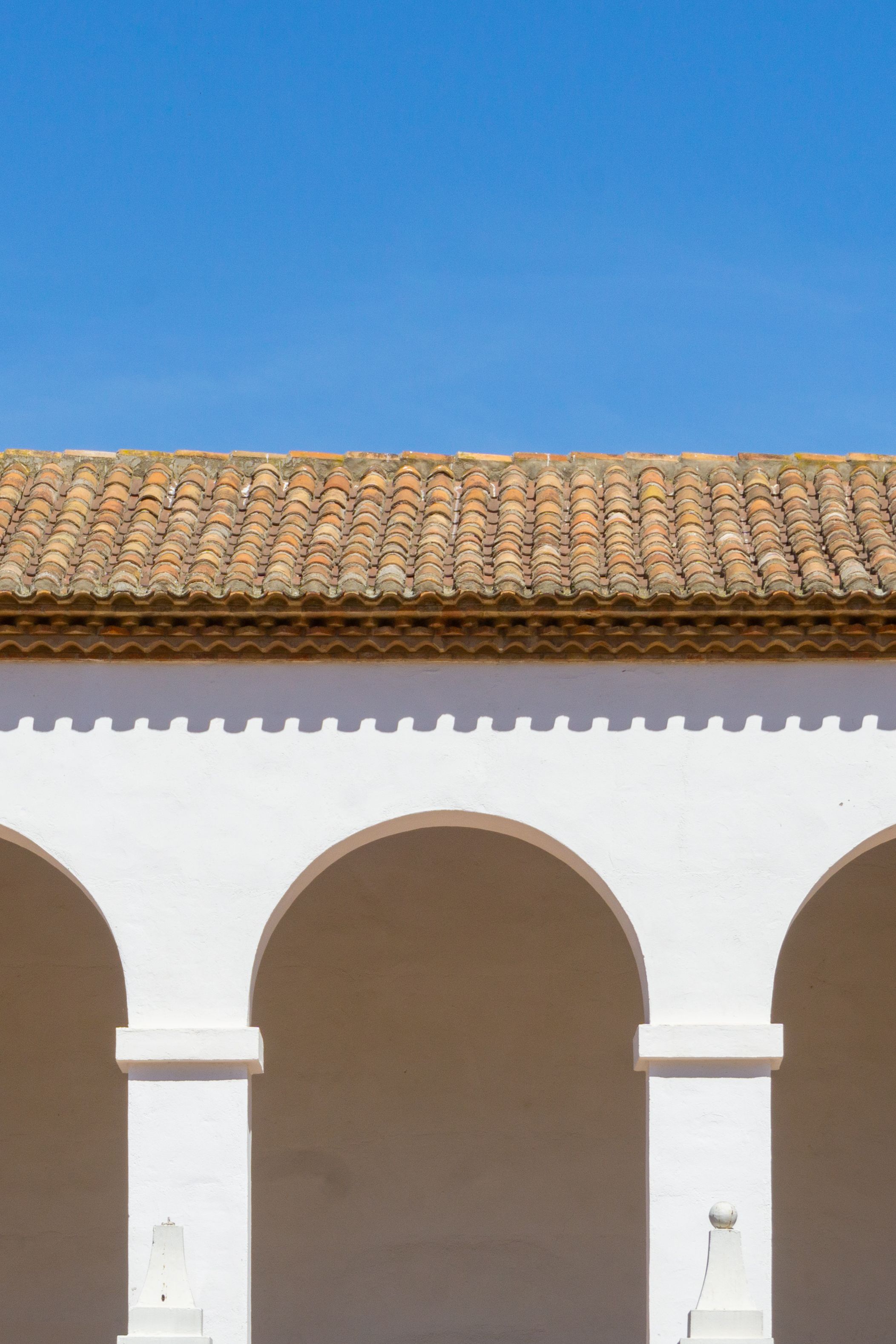 Arches under a Tiled Roof · Free Stock Photo