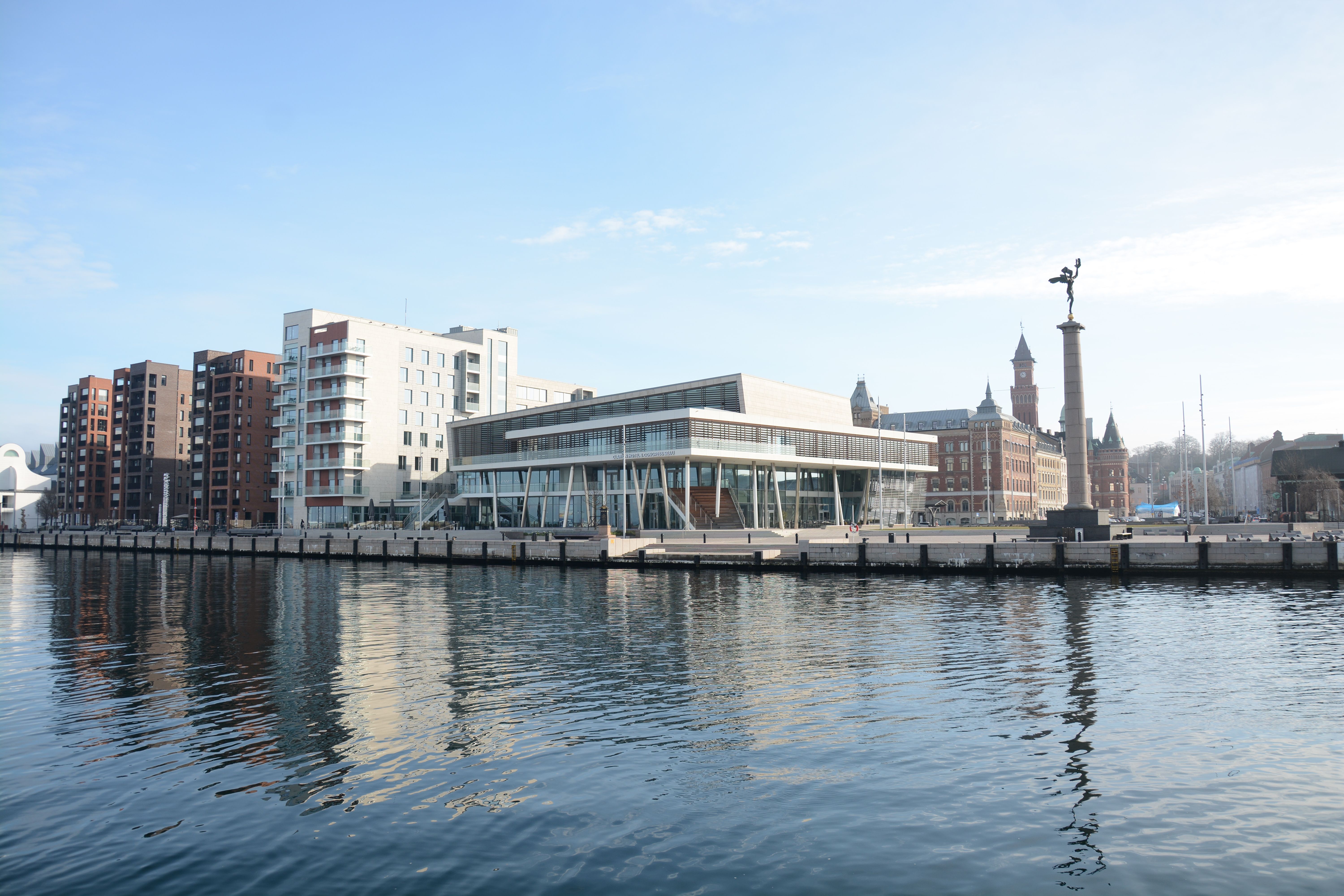 Buildings near River in City under Clear Sky · Free Stock Photo