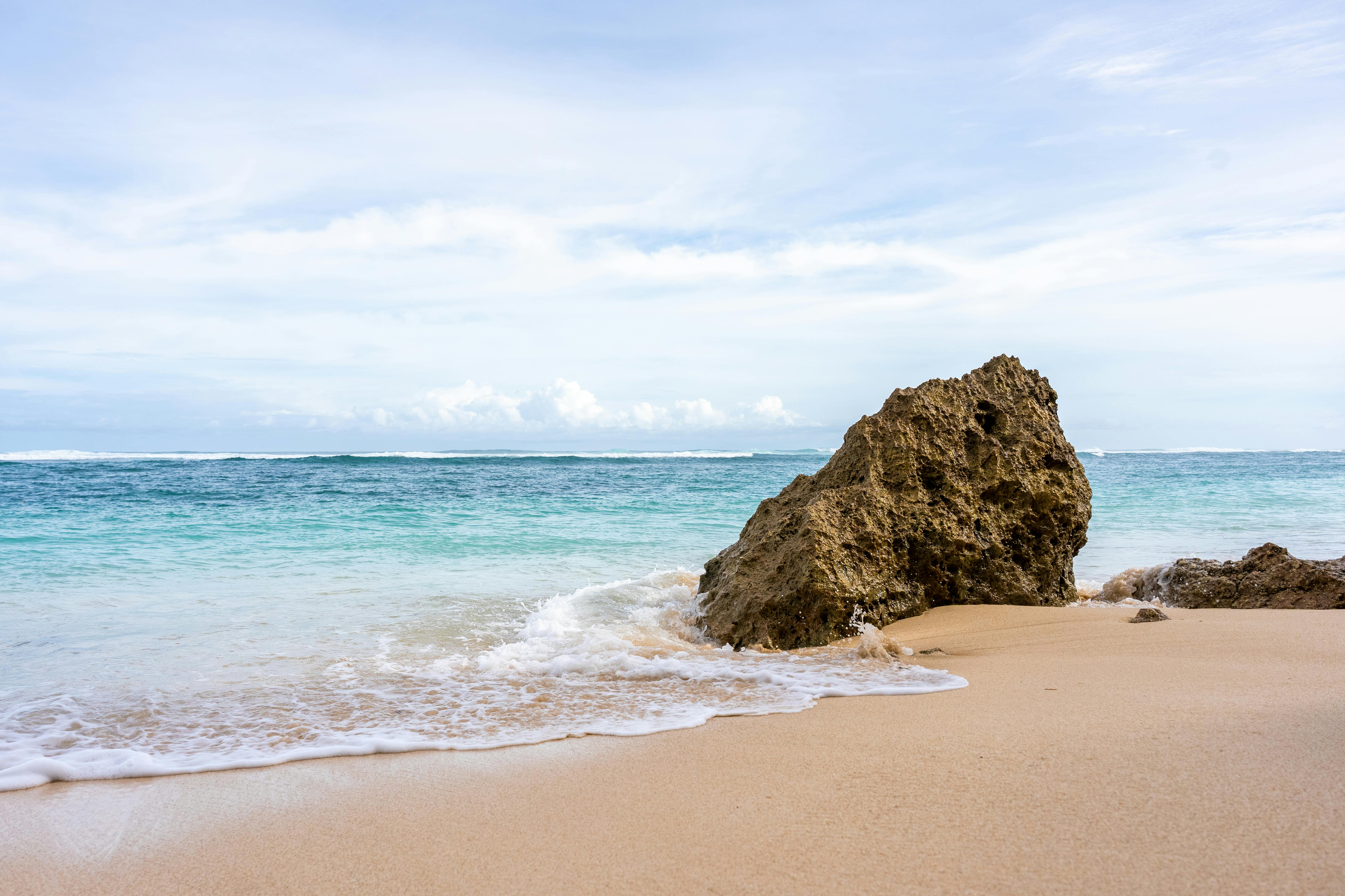 Rock on Beach · Free Stock Photo