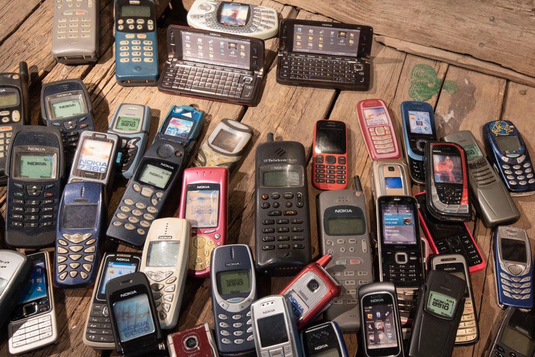 When Did Flip Phones Come Out and Transform Communication?
