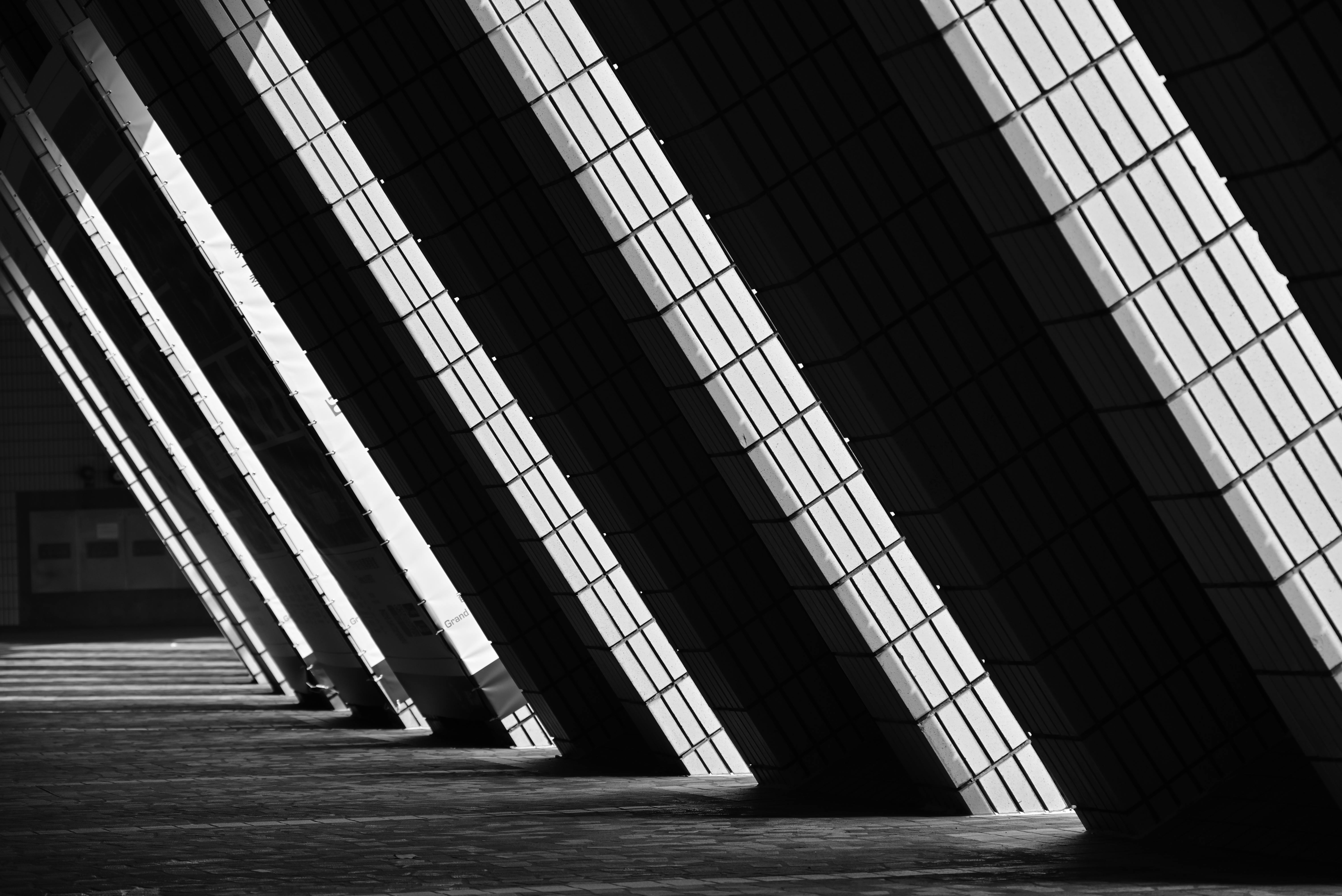 Tilt Walls over Pavement · Free Stock Photo