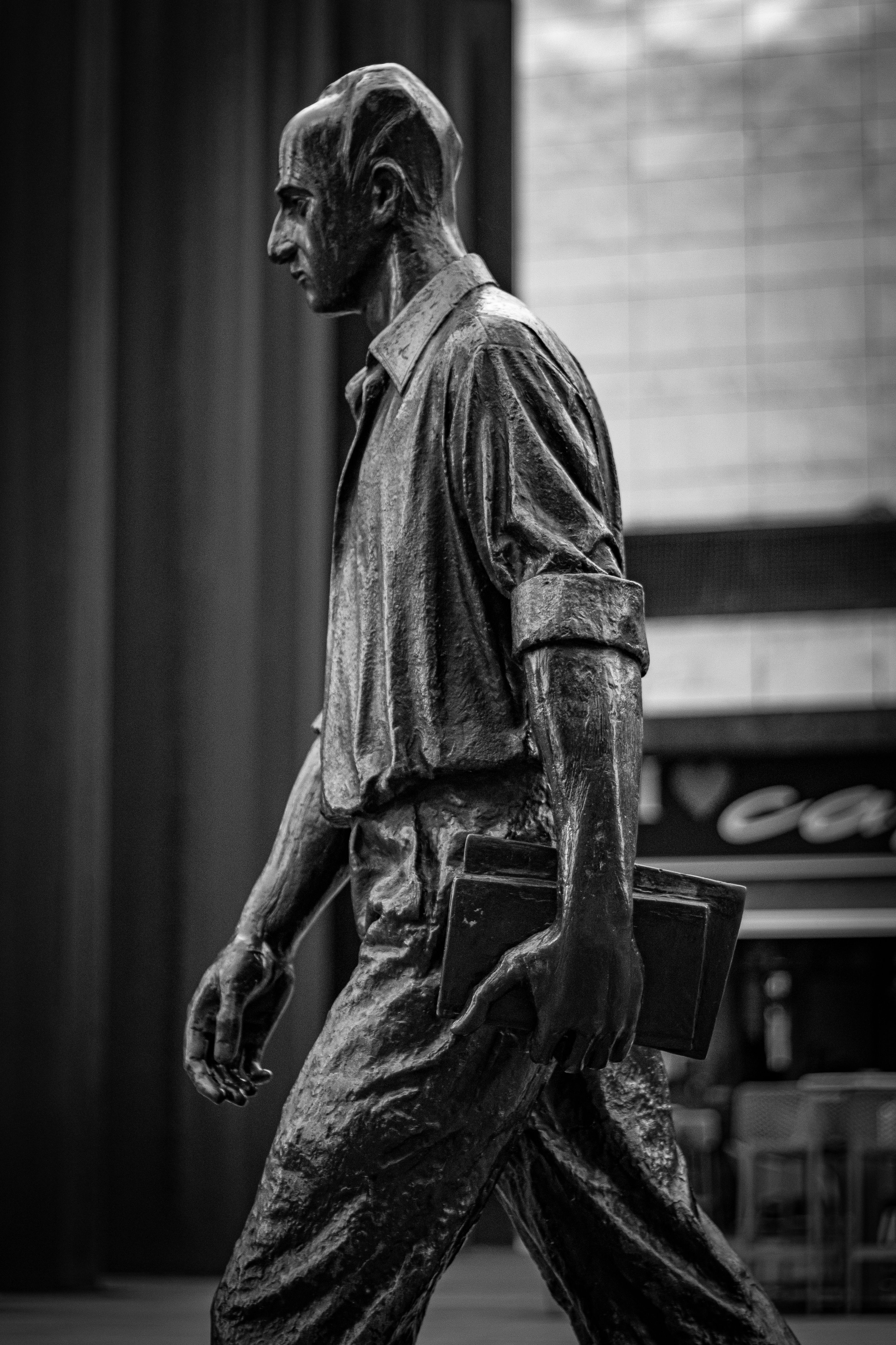 Statue of Man Walking · Free Stock Photo