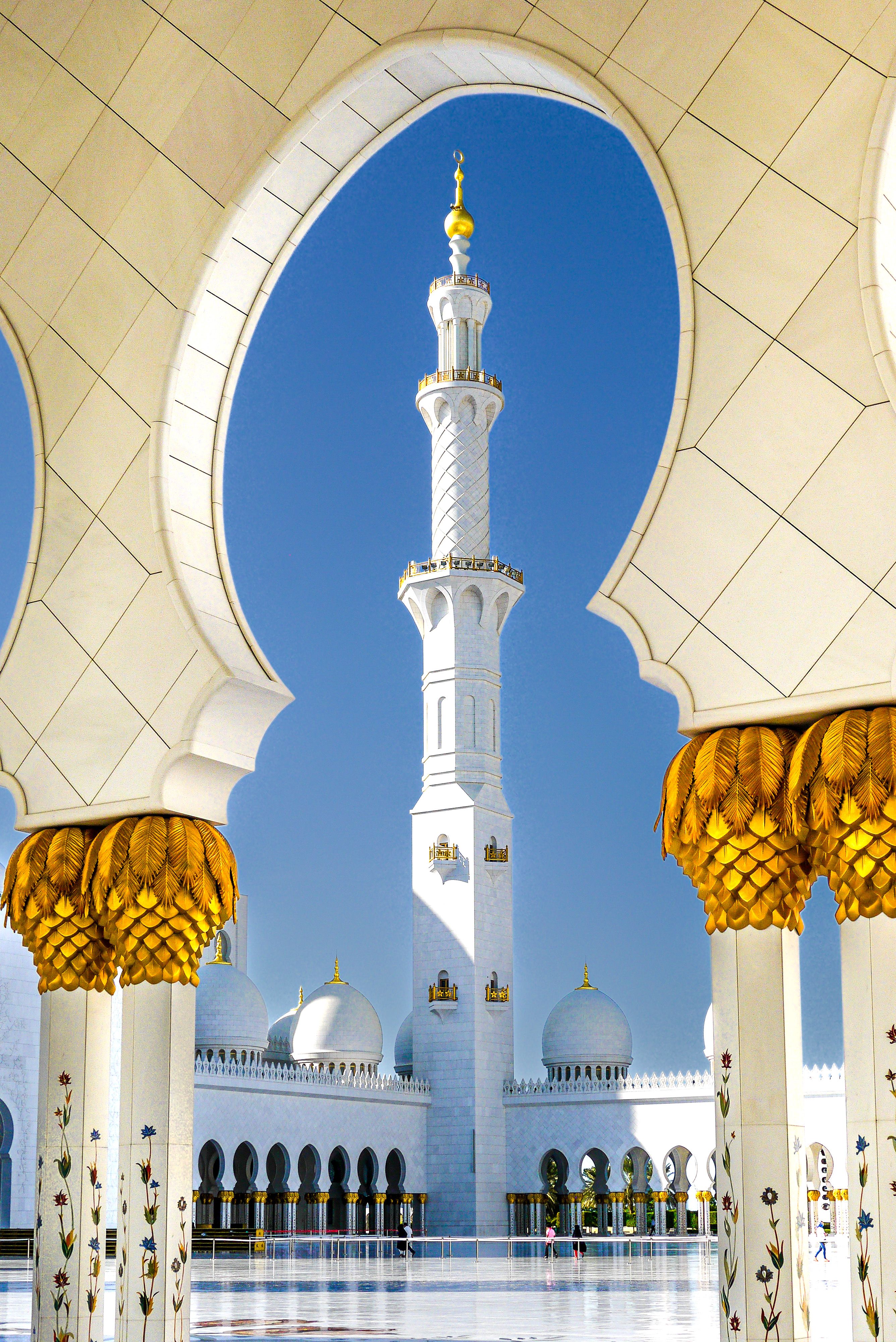 Arch and Minaret · Free Stock Photo