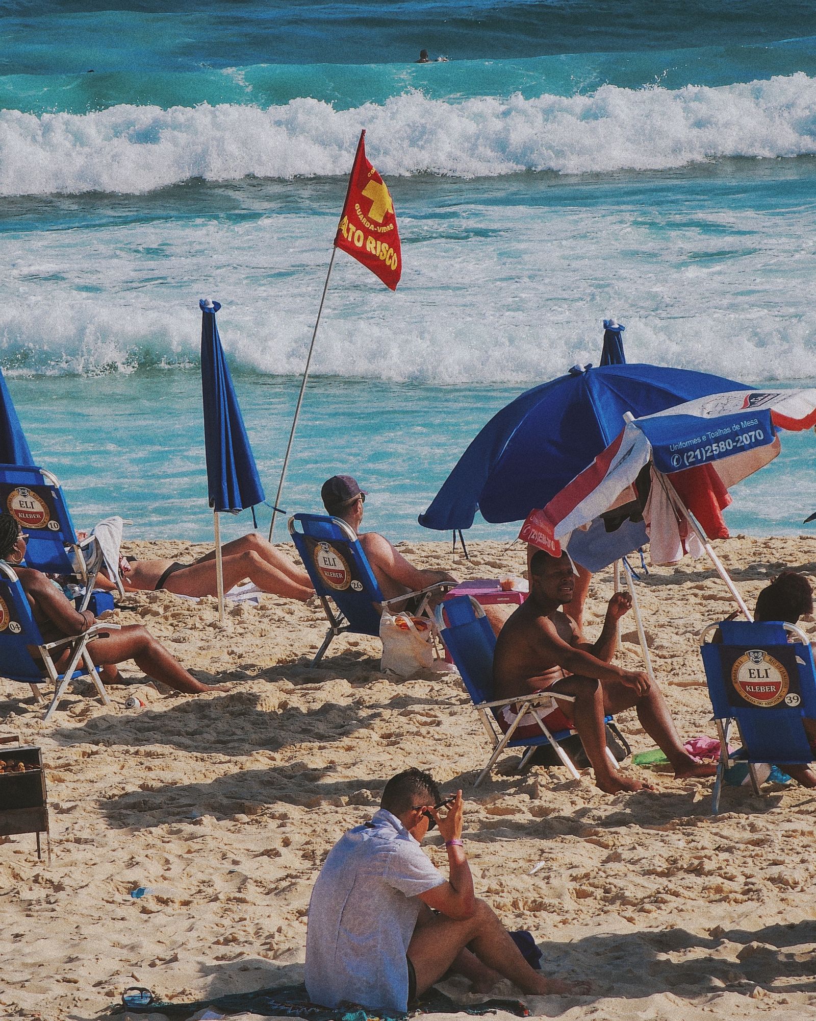 People Relaxing On The Beach Photos, Download The BEST Free People ...