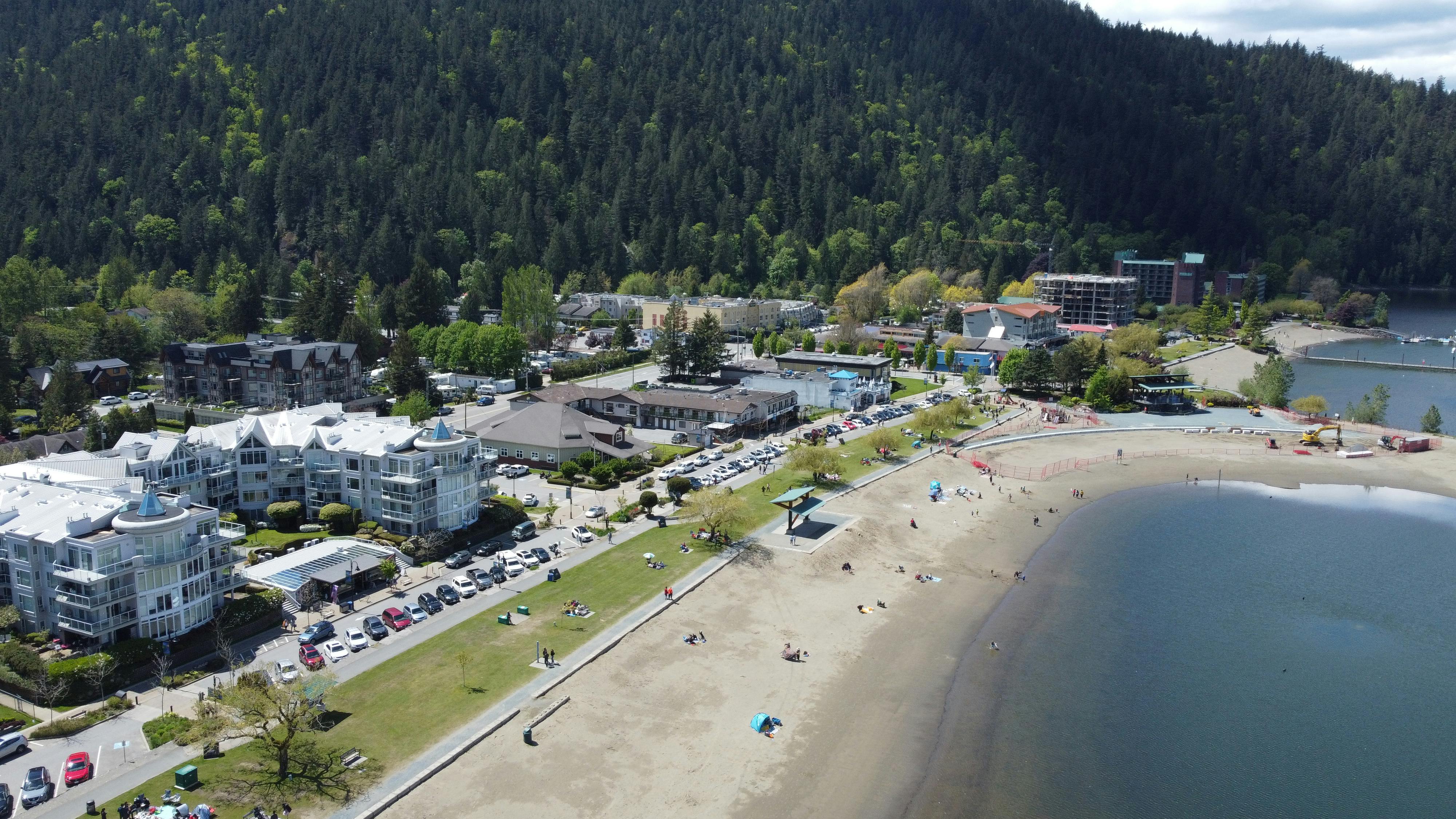 Buildings on the Beach · Free Stock Photo