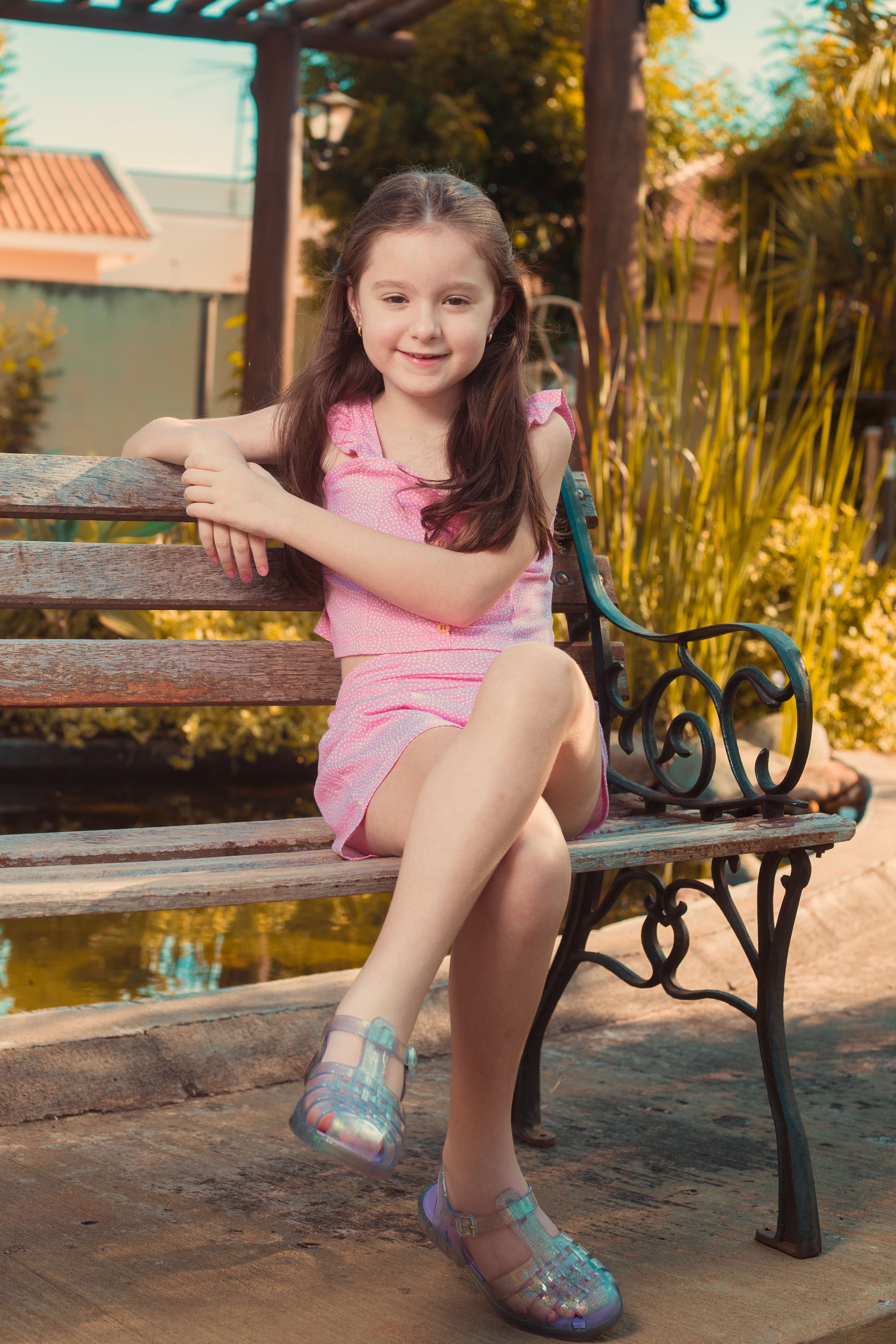 Little Girl Sitting On Bench Tuinbeeld Meisje Op Bankje BBW97206br