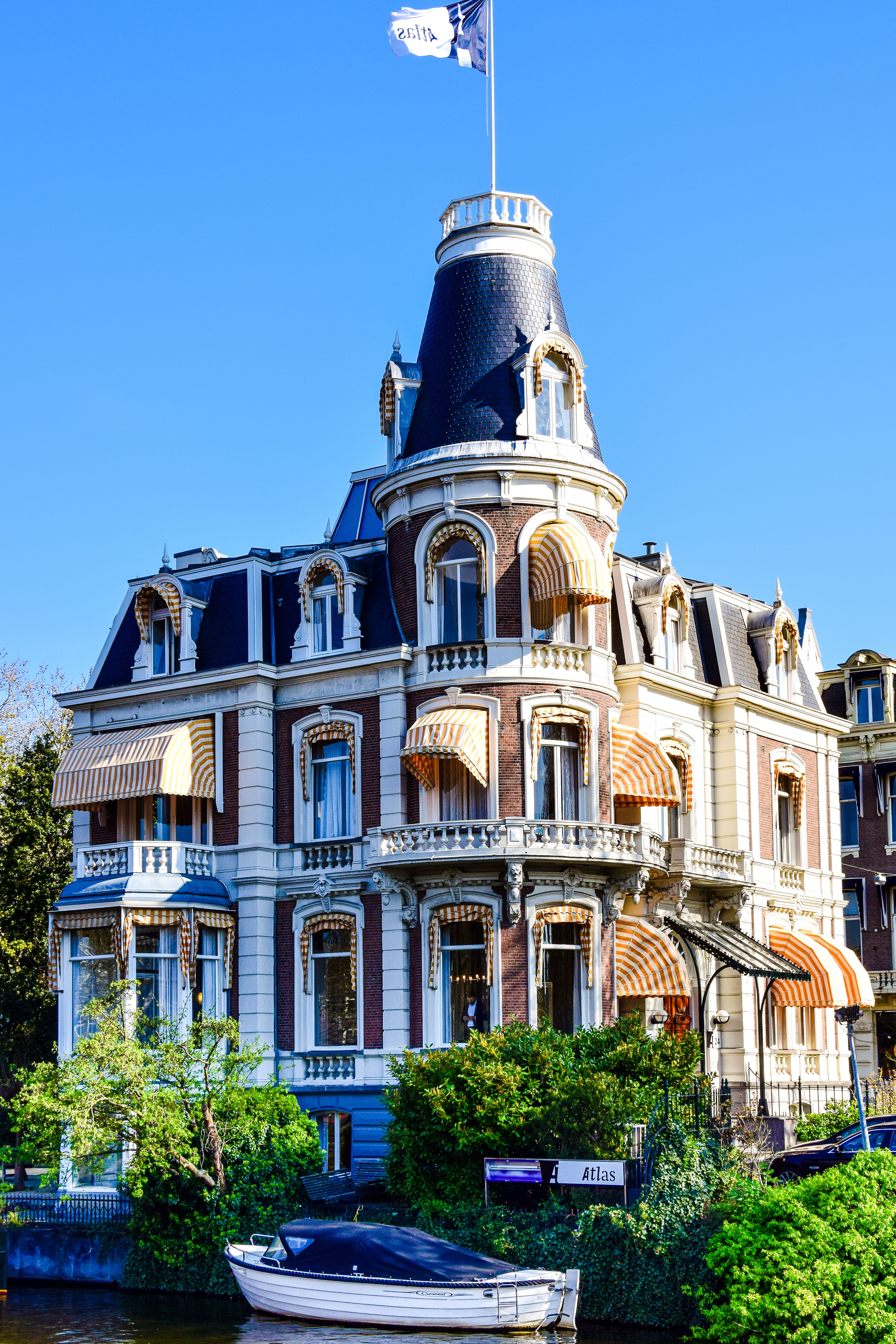 Mansion by Canal in Netherlands · Free Stock Photo