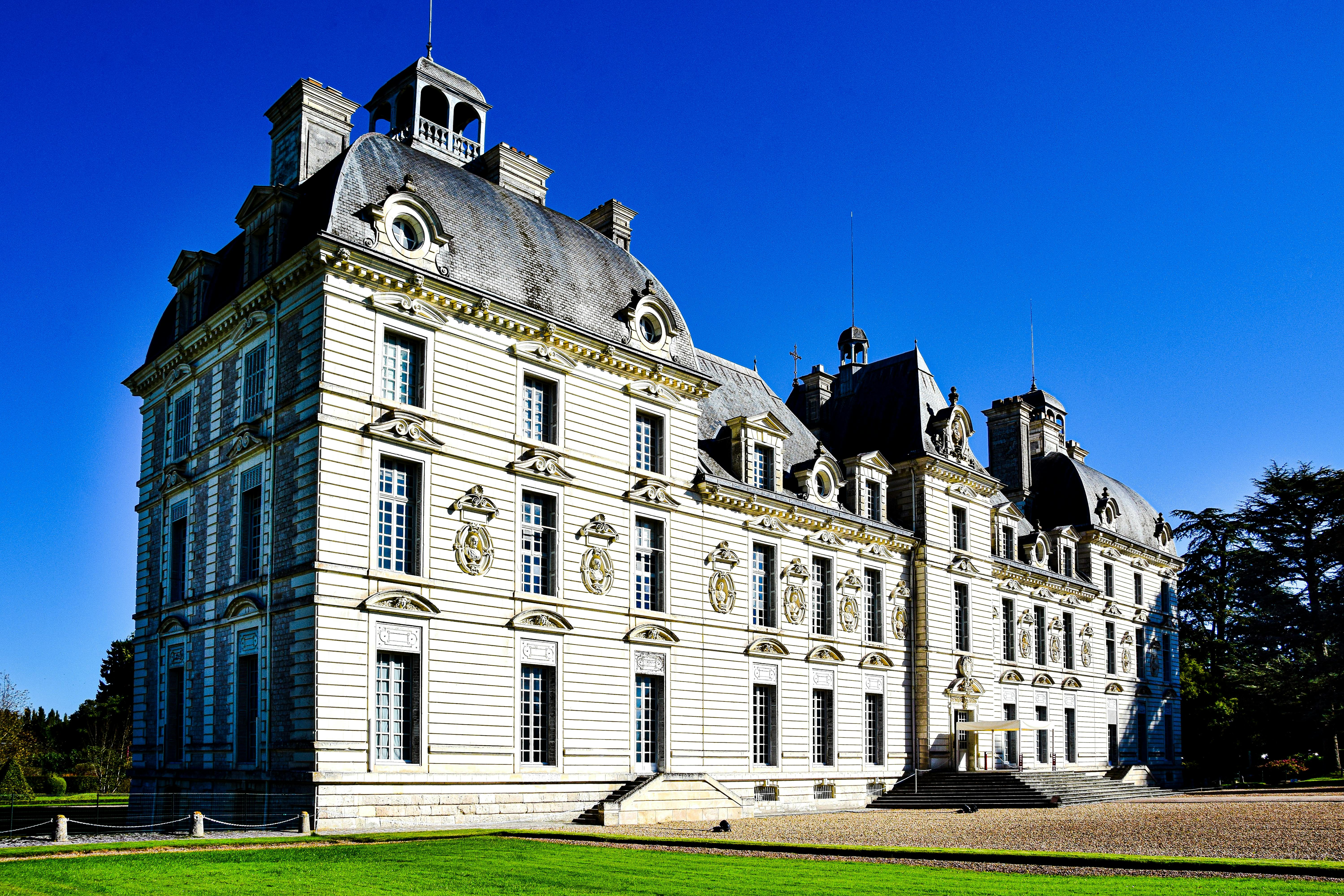 Cheverny Castle in France · Free Stock Photo
