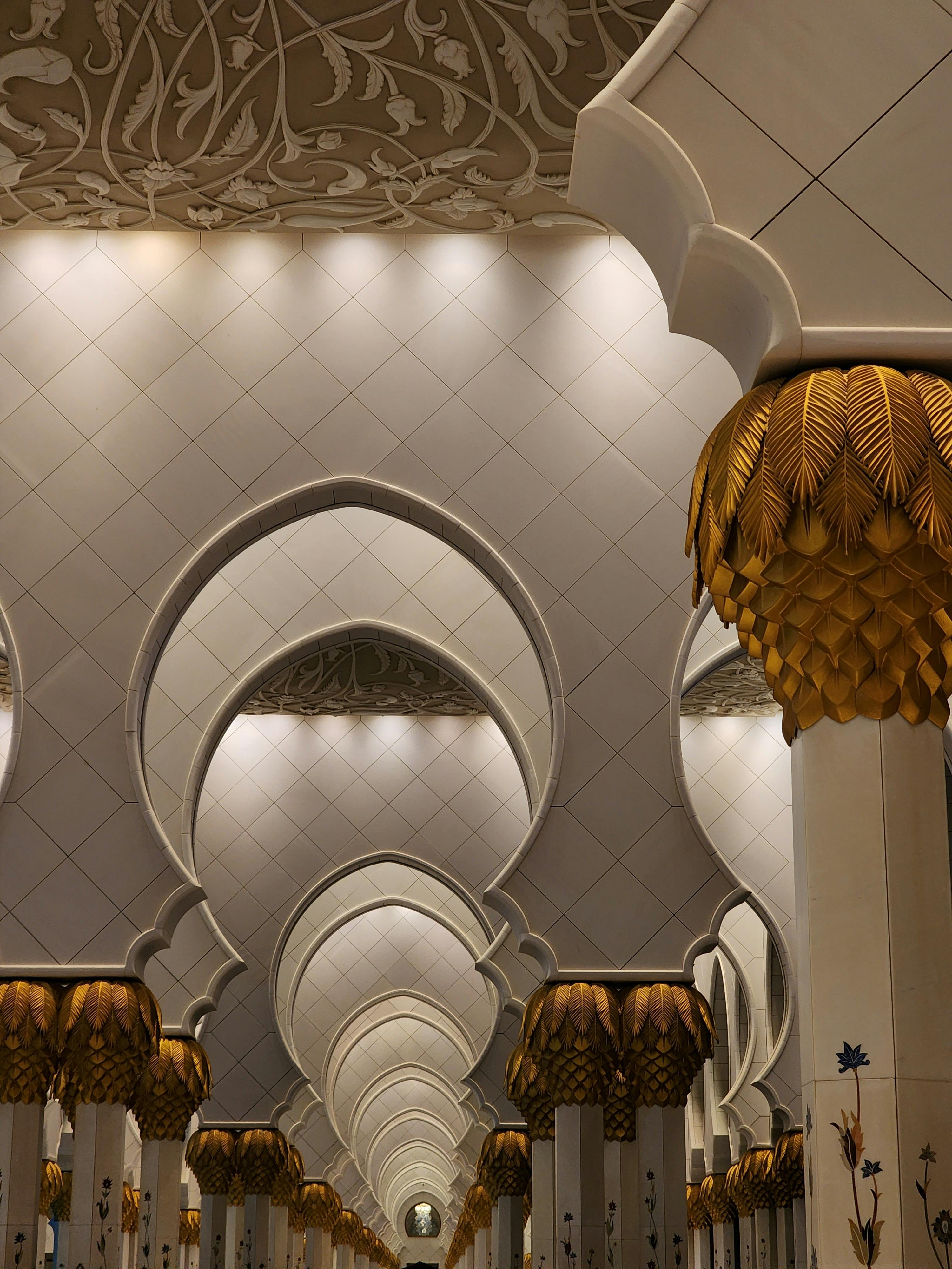 Interior of Sheikh Zayed Grand Mosque · Free Stock Photo