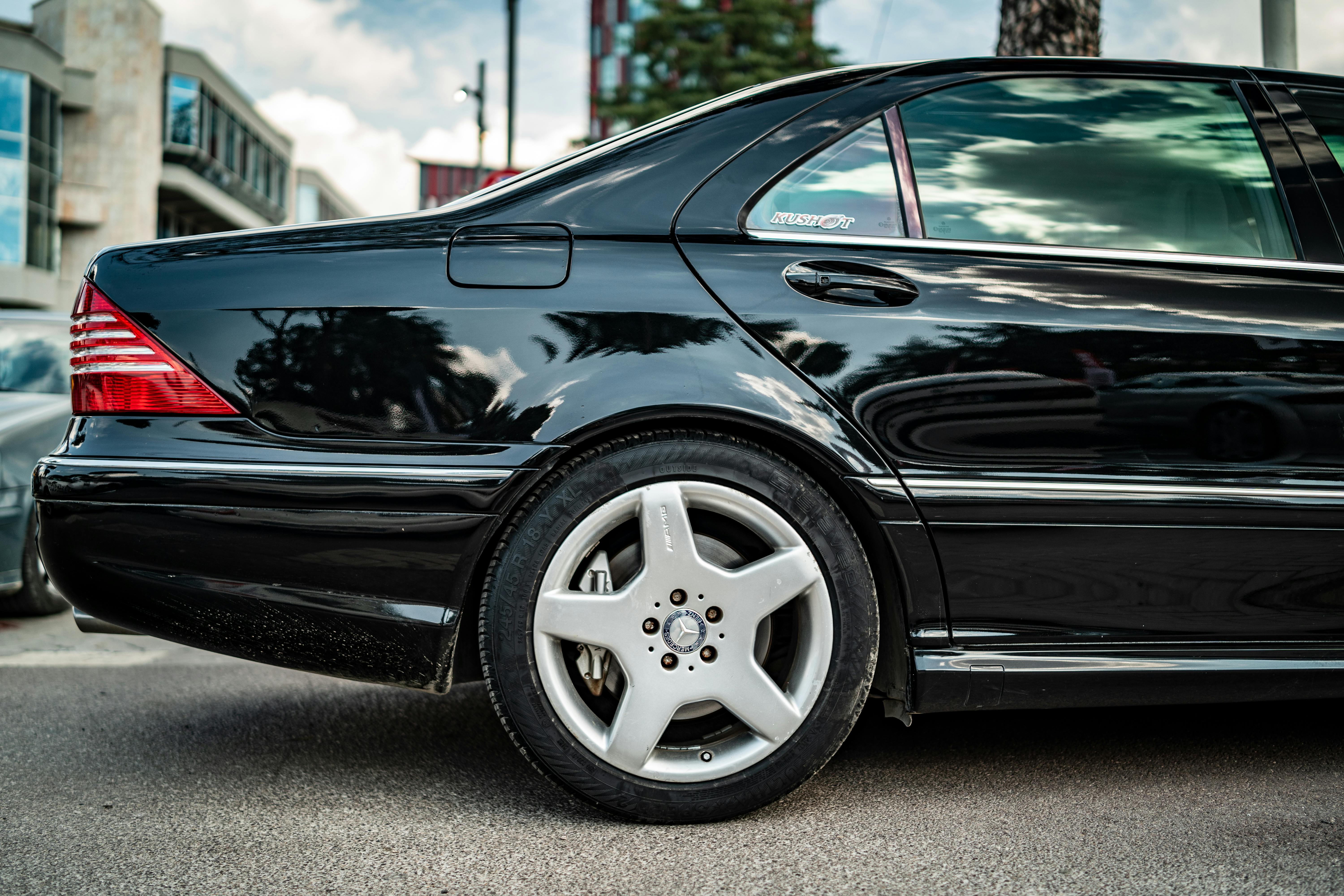 Back of the Mercedes-Benz W220 · Free Stock Photo