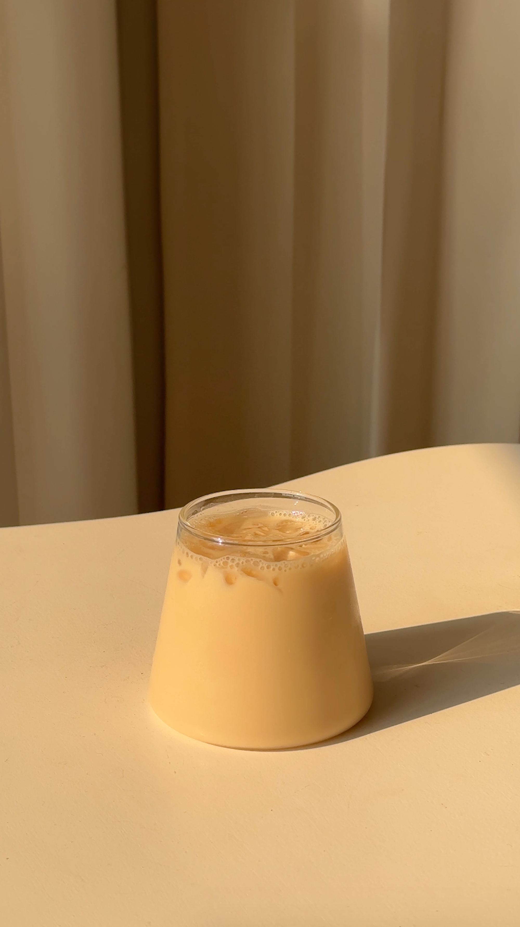 Foto de stock gratuita sobre beber, bebida fresca, beige, brillante ...
