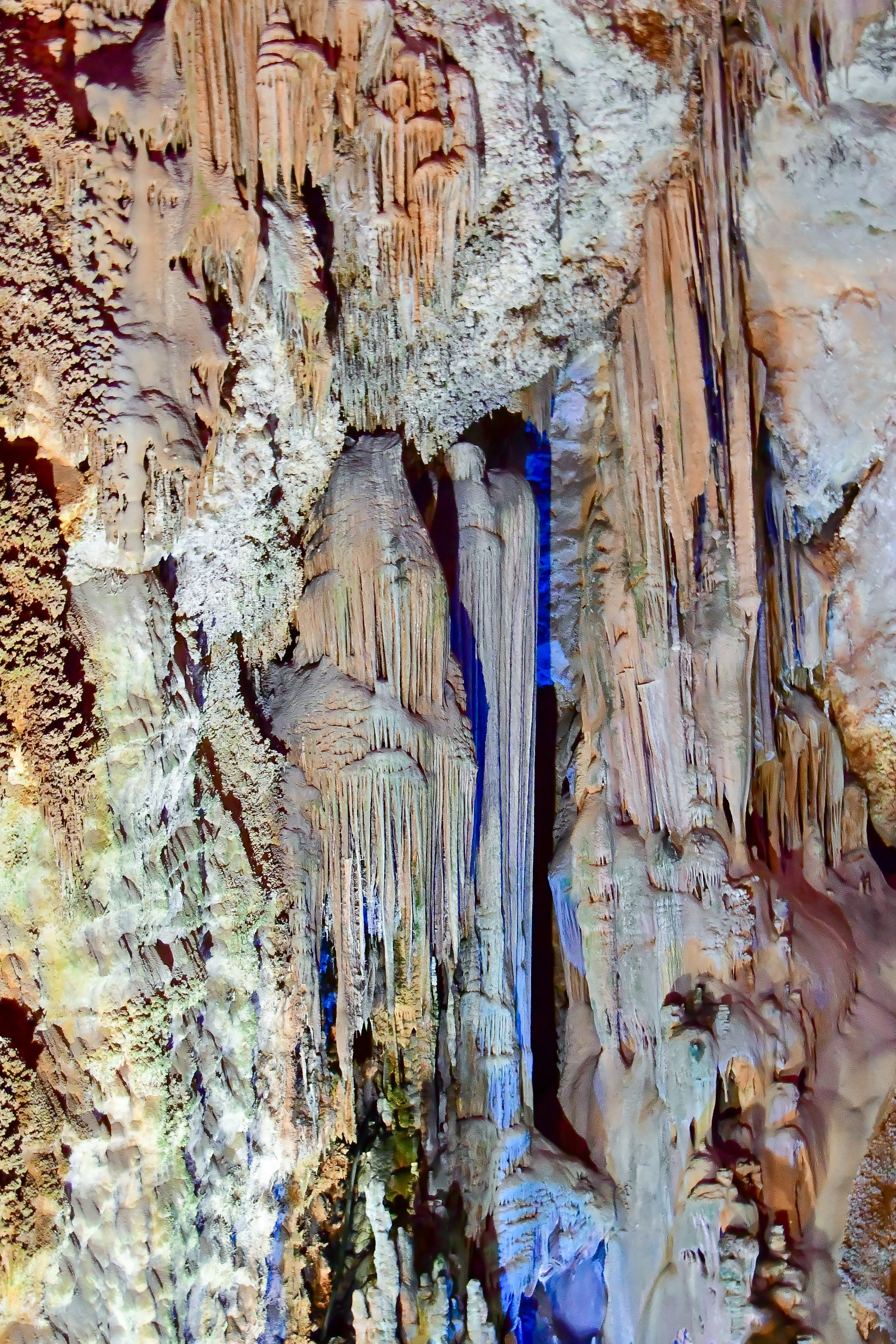 Foto de stock gratuita sobre cristales, cueva, estalactitas, formación ...