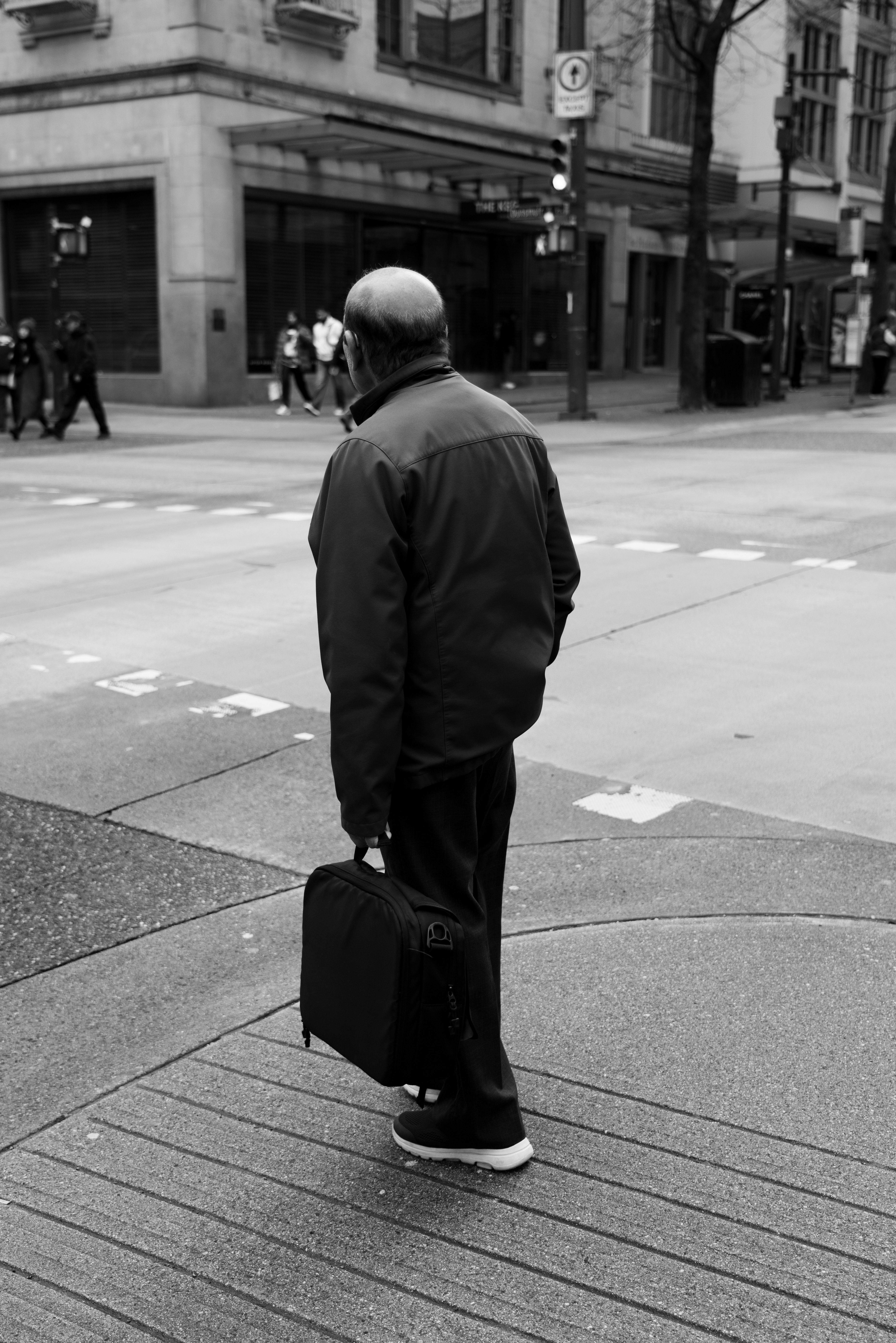 Man Standing near Street · Free Stock Photo