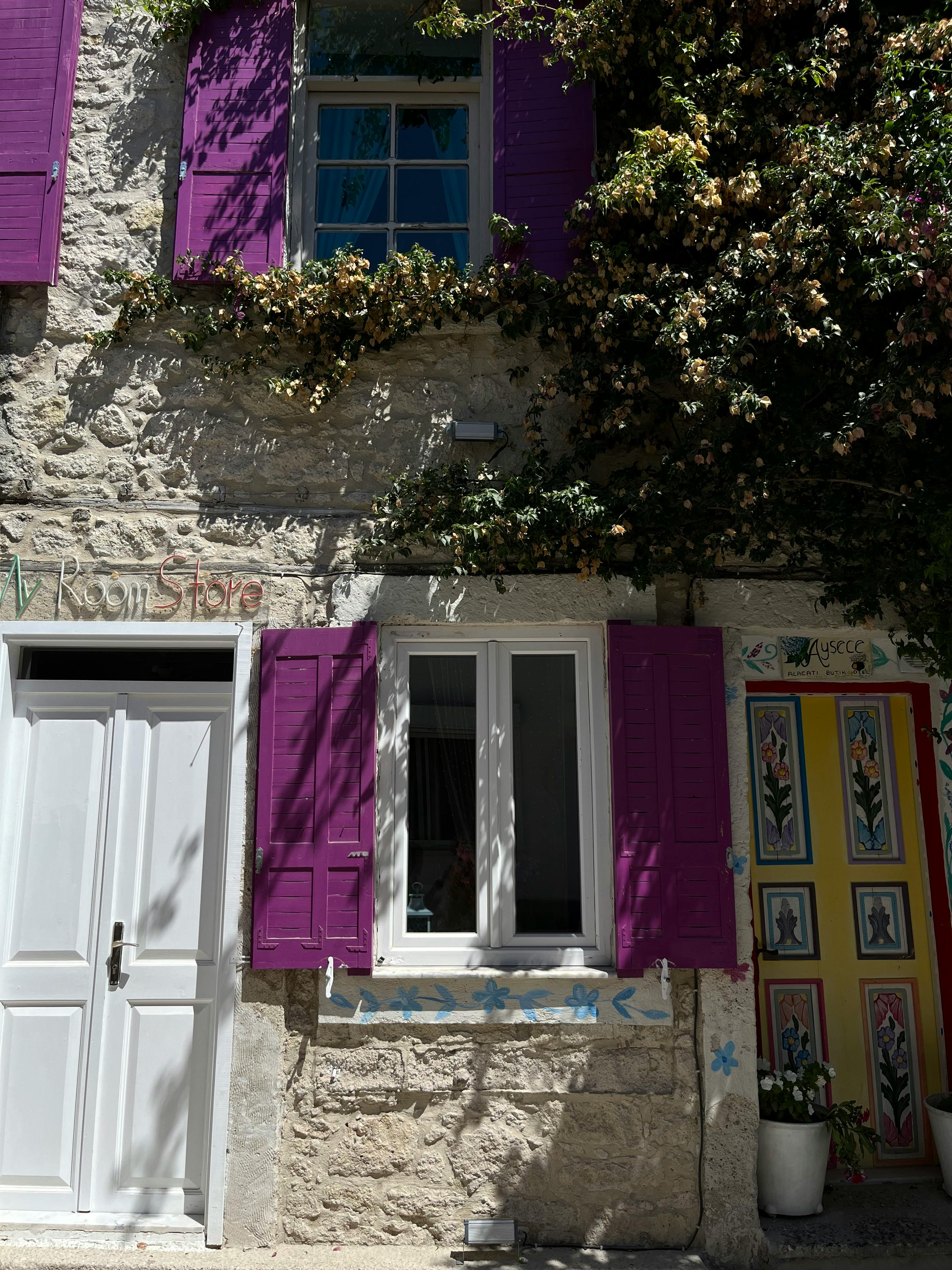 House Windows Photos, Download The BEST Free House Windows Stock Photos ...