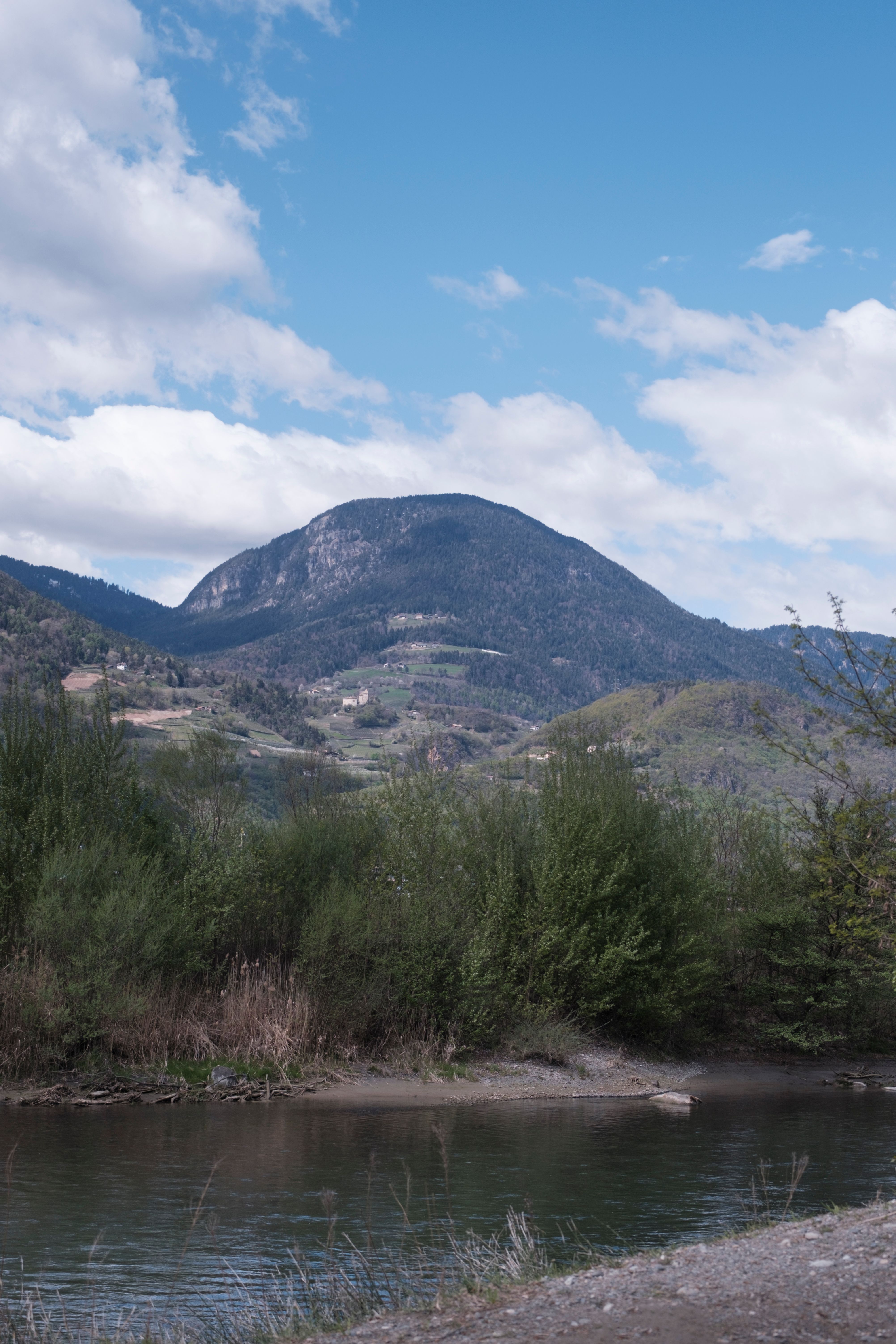 River and Hill behind · Free Stock Photo