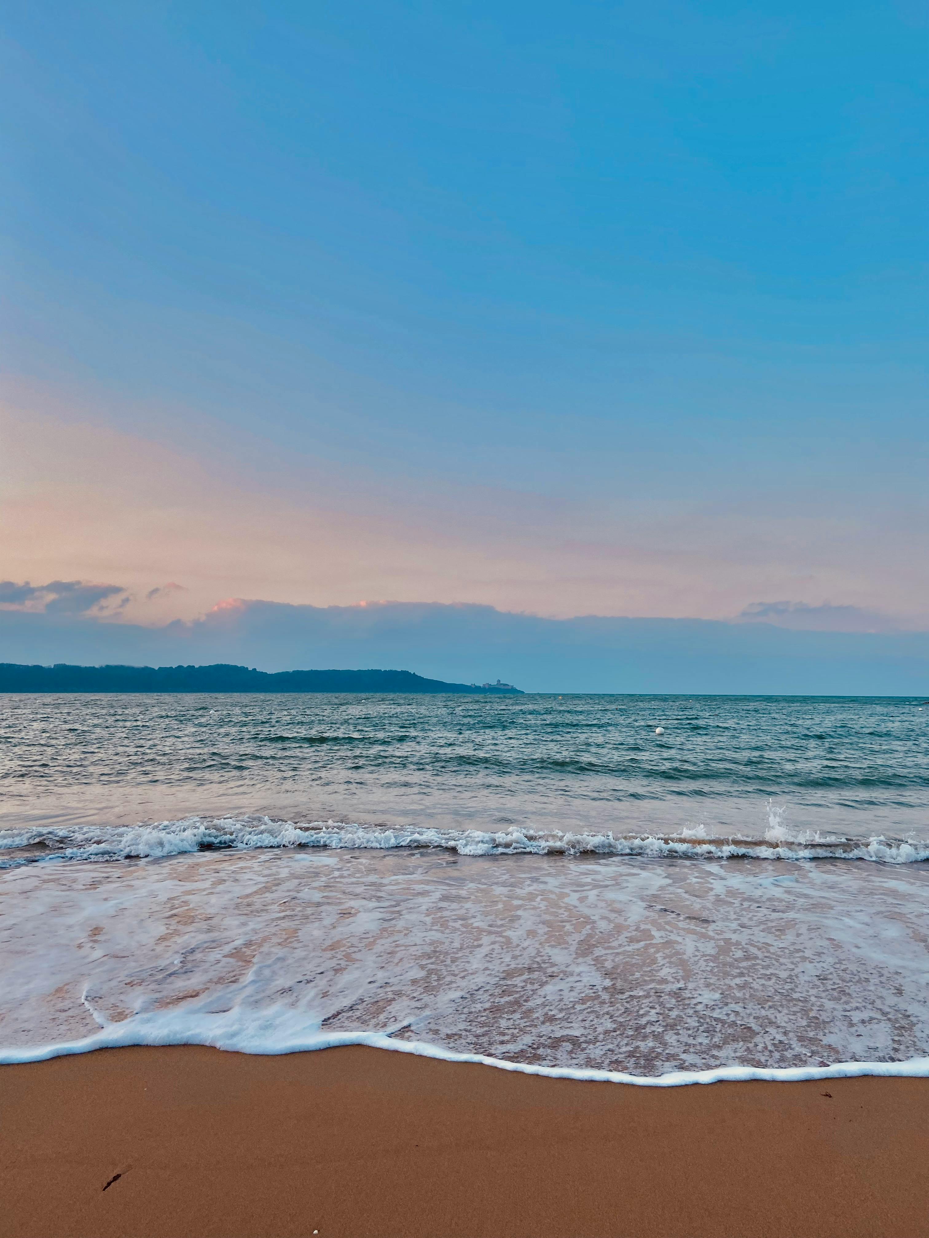 Sea Wave Stroking Beach · Free Stock Photo