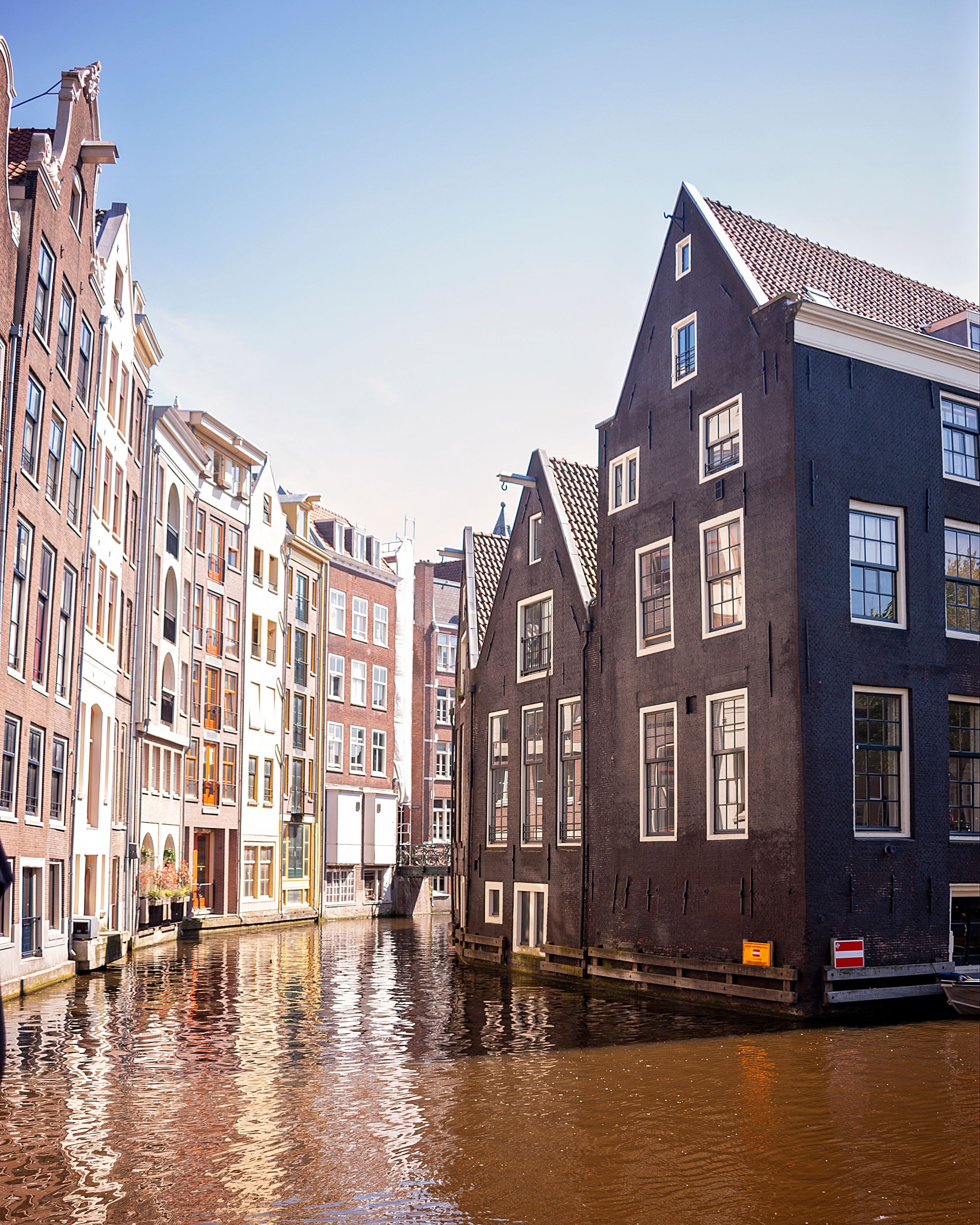 Houses Directly Facing the Canal · Free Stock Photo