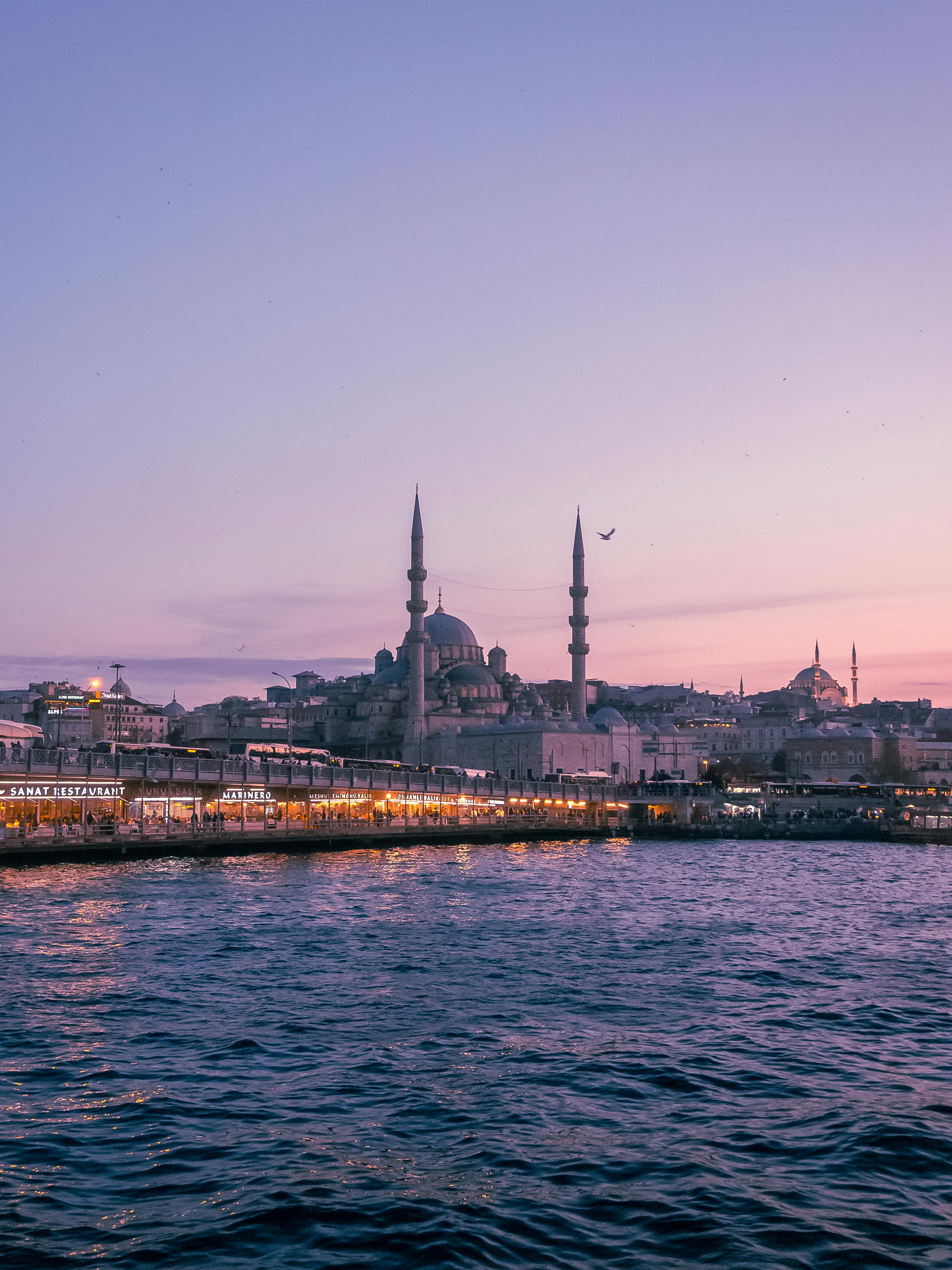 City Waterfront and Mosque at Dusk · Free Stock Photo