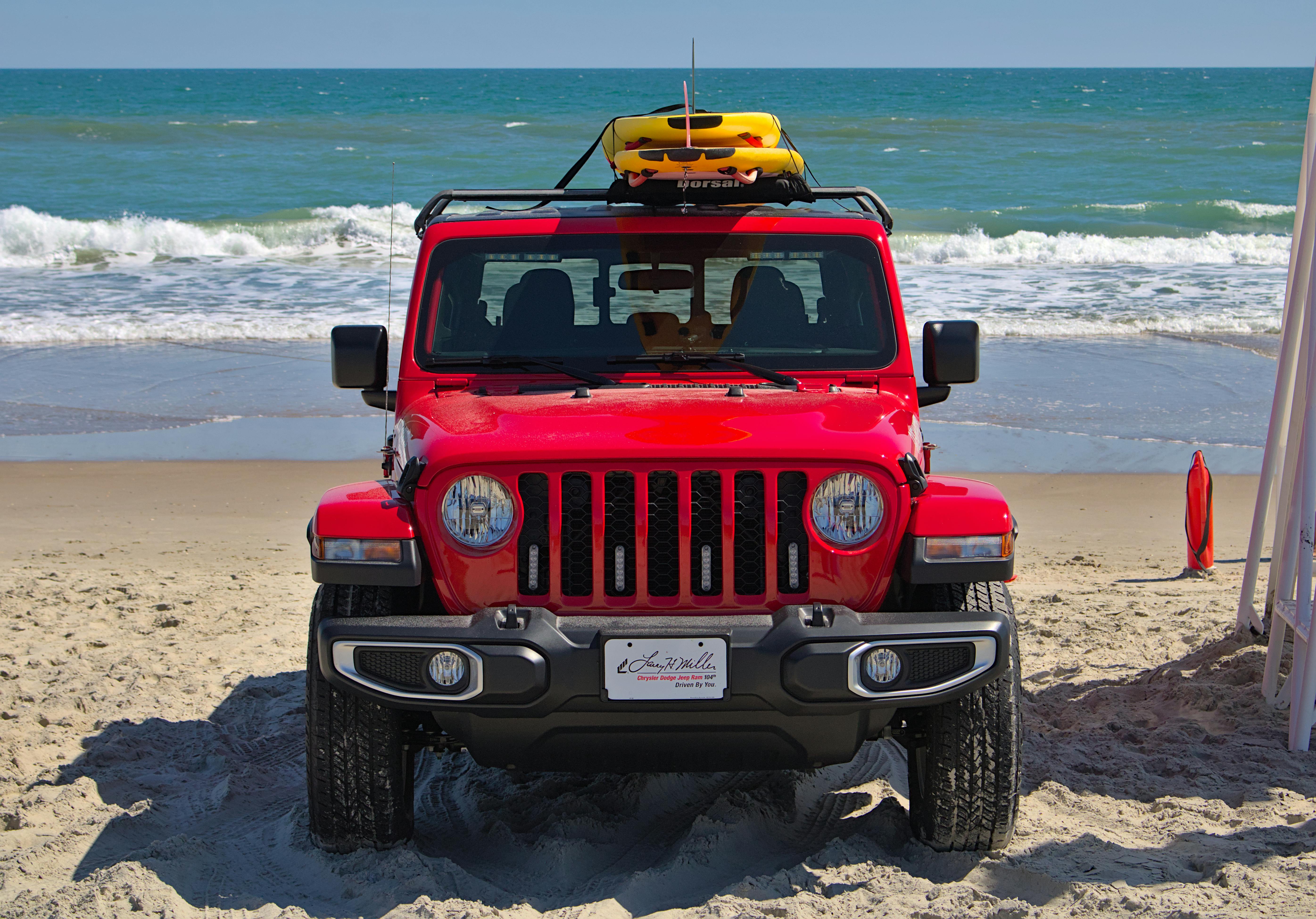 Red Jeep JK · Free Stock Photo