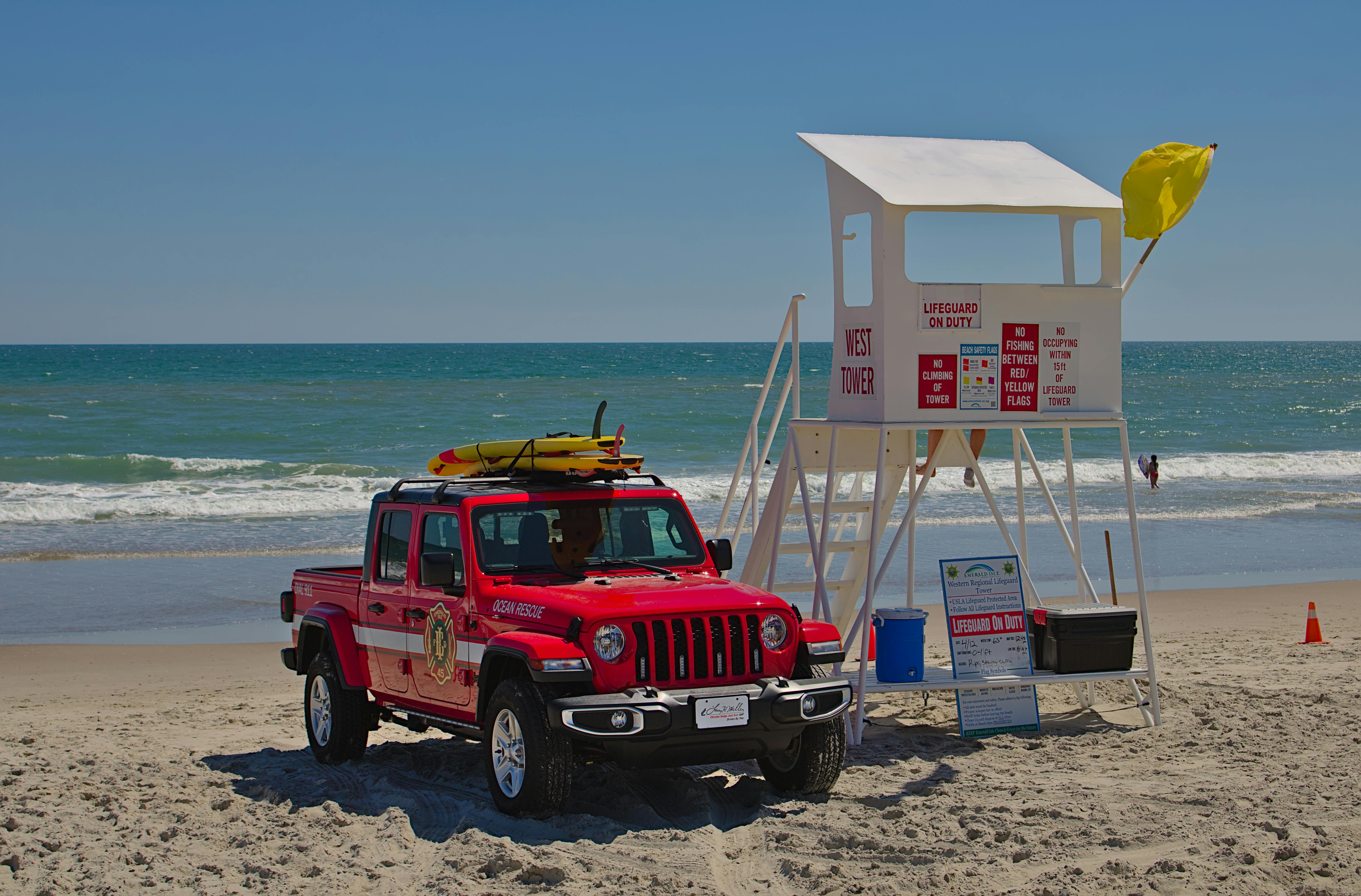 Green Wooden Lifeguard House On Beach · Free Stock Photo