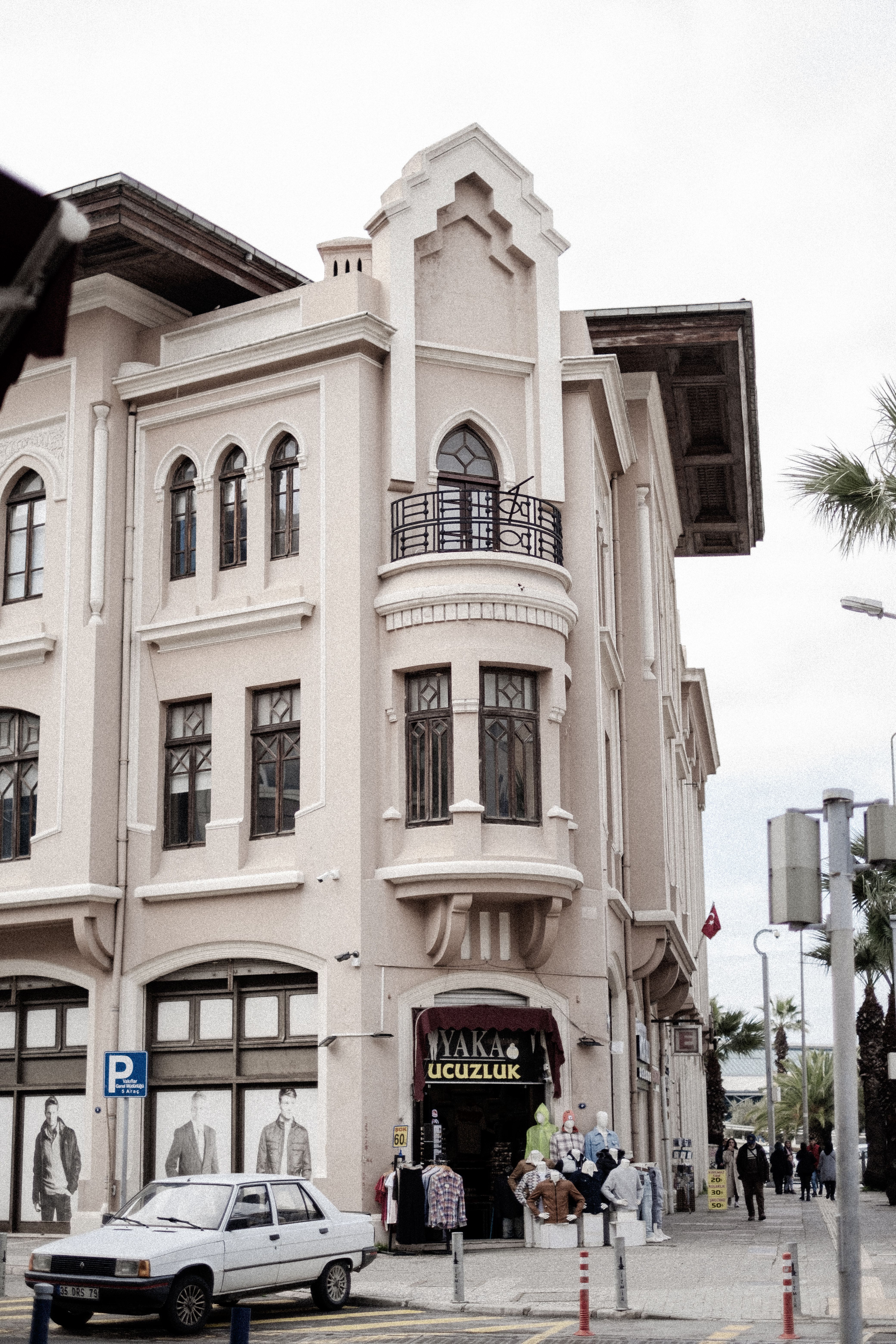 Corner Tenement in Izmir · Free Stock Photo