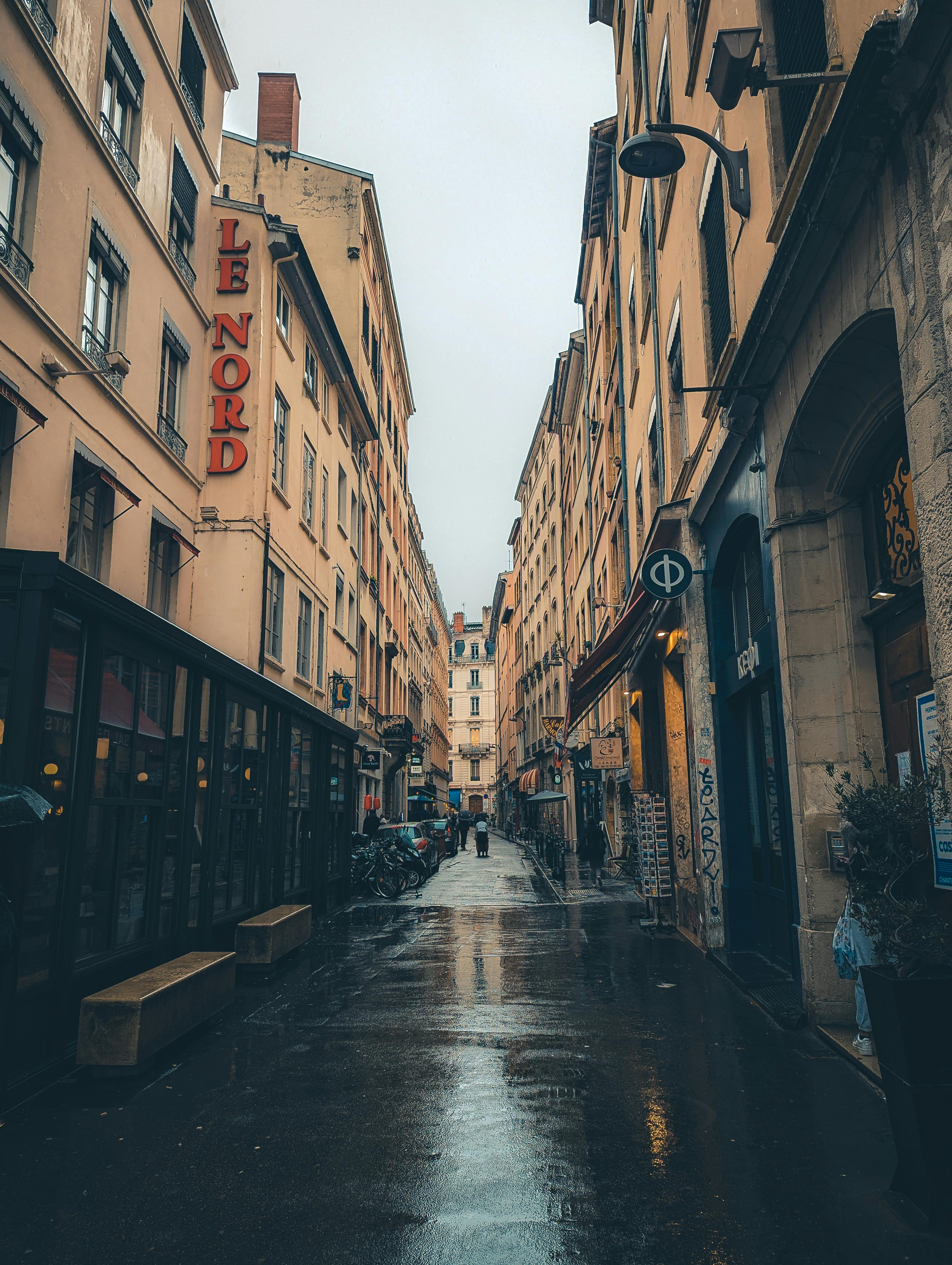 Downtown Street in Paris City · Free Stock Photo