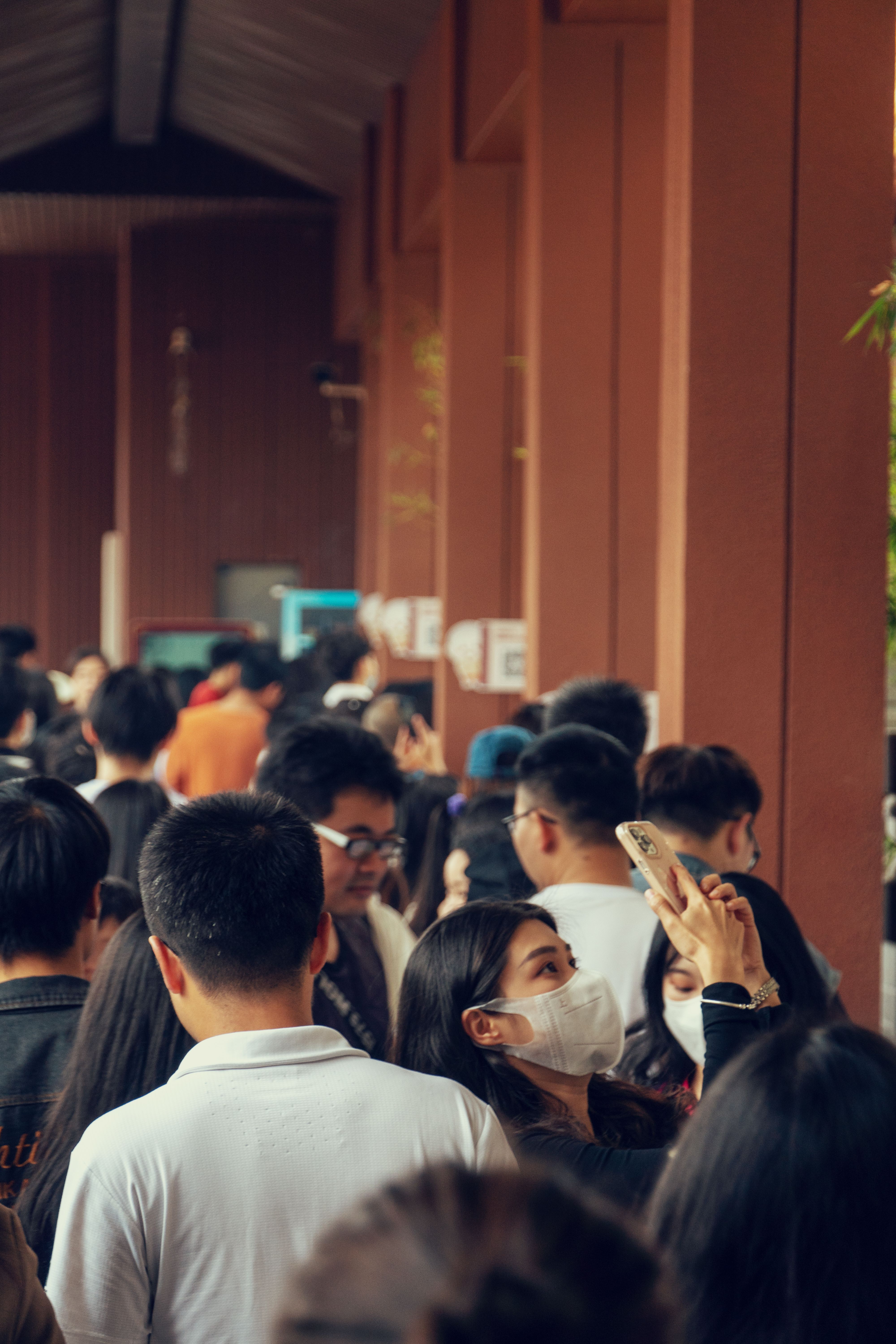 People In Line Staring At Cell Phones Photos, Download The BEST Free ...