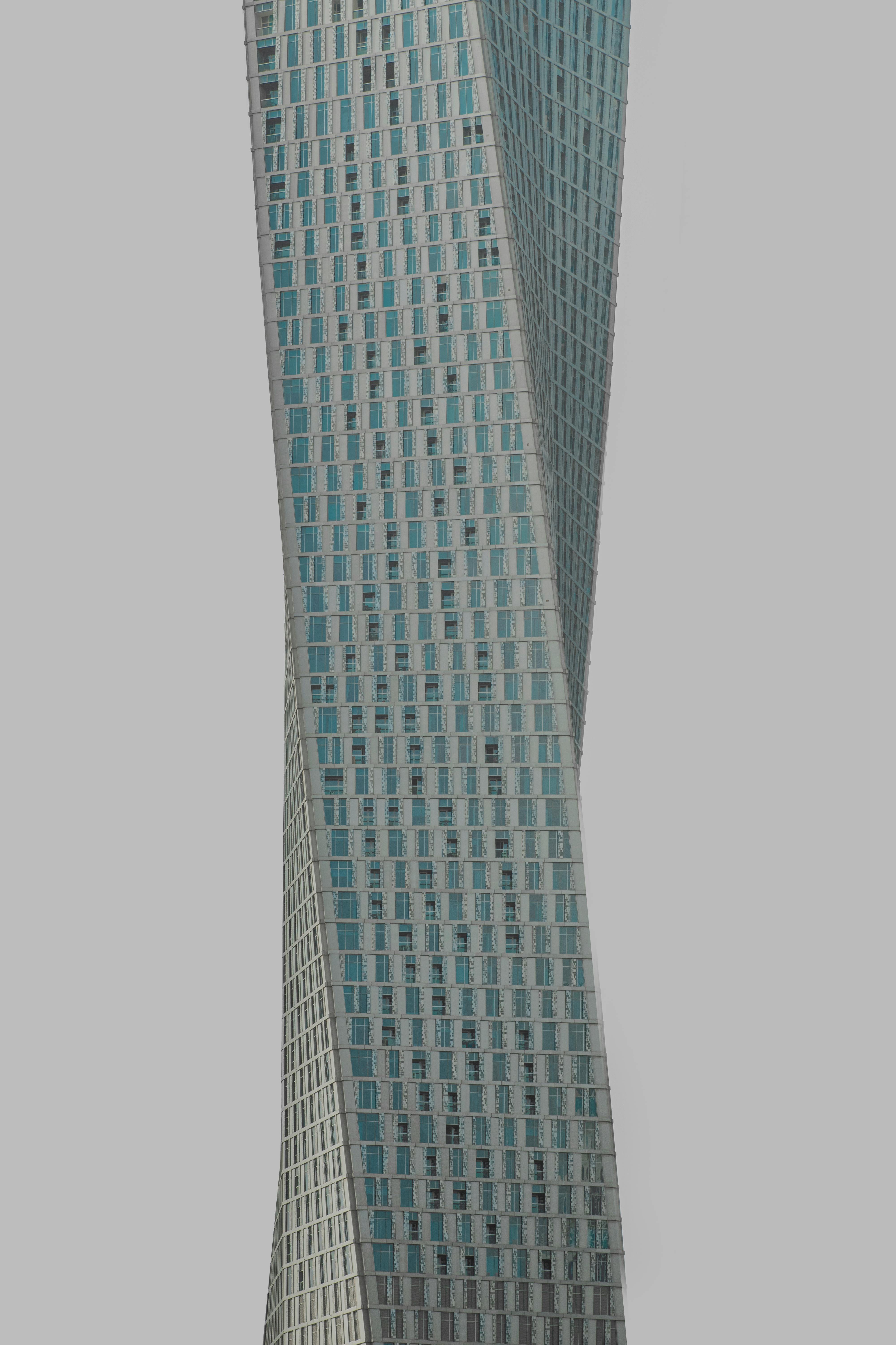 Exterior of the Cayan Tower in Dubai · Free Stock Photo