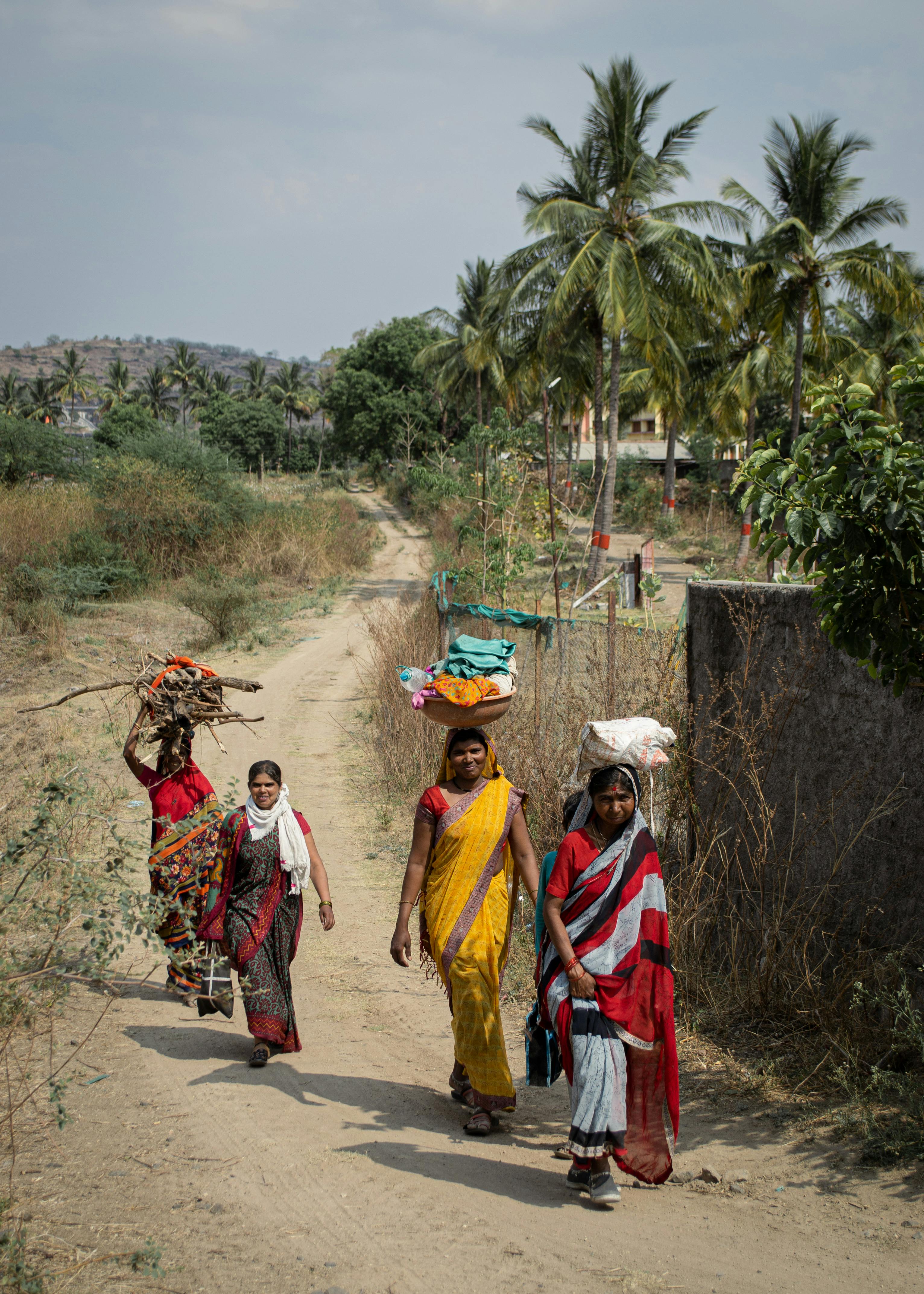 Women Walking and Balancing Items on Their Heads · Free Stock Photo