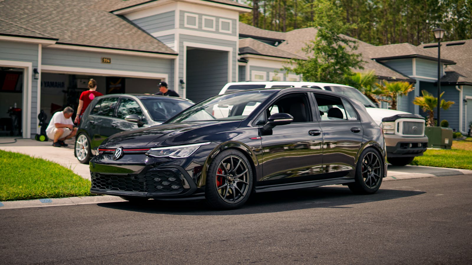 Cars In Driveway Photos, Download The BEST Free Cars In Driveway Stock ...