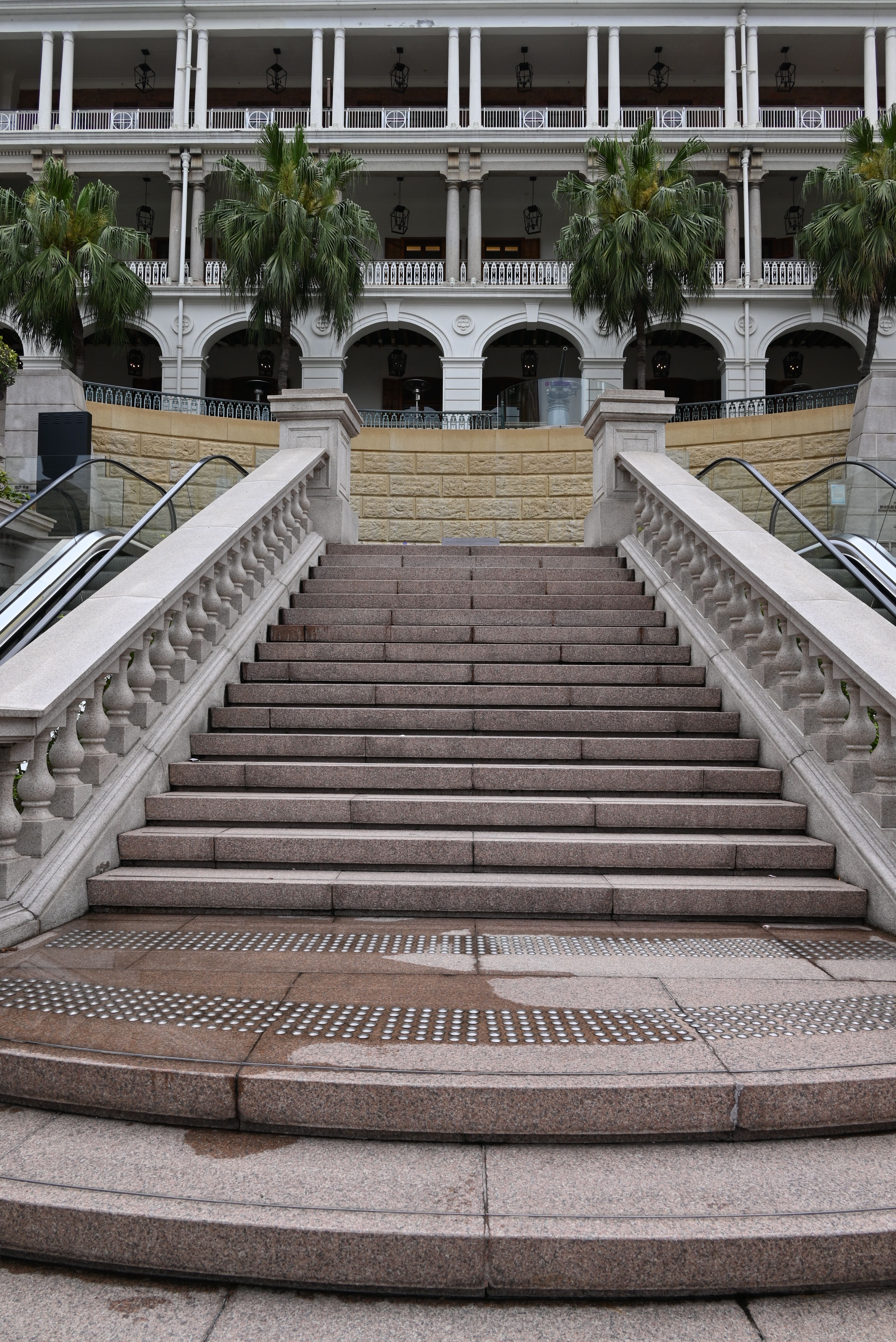 Steps Leading to the Entrance of a Hotel · Free Stock Photo