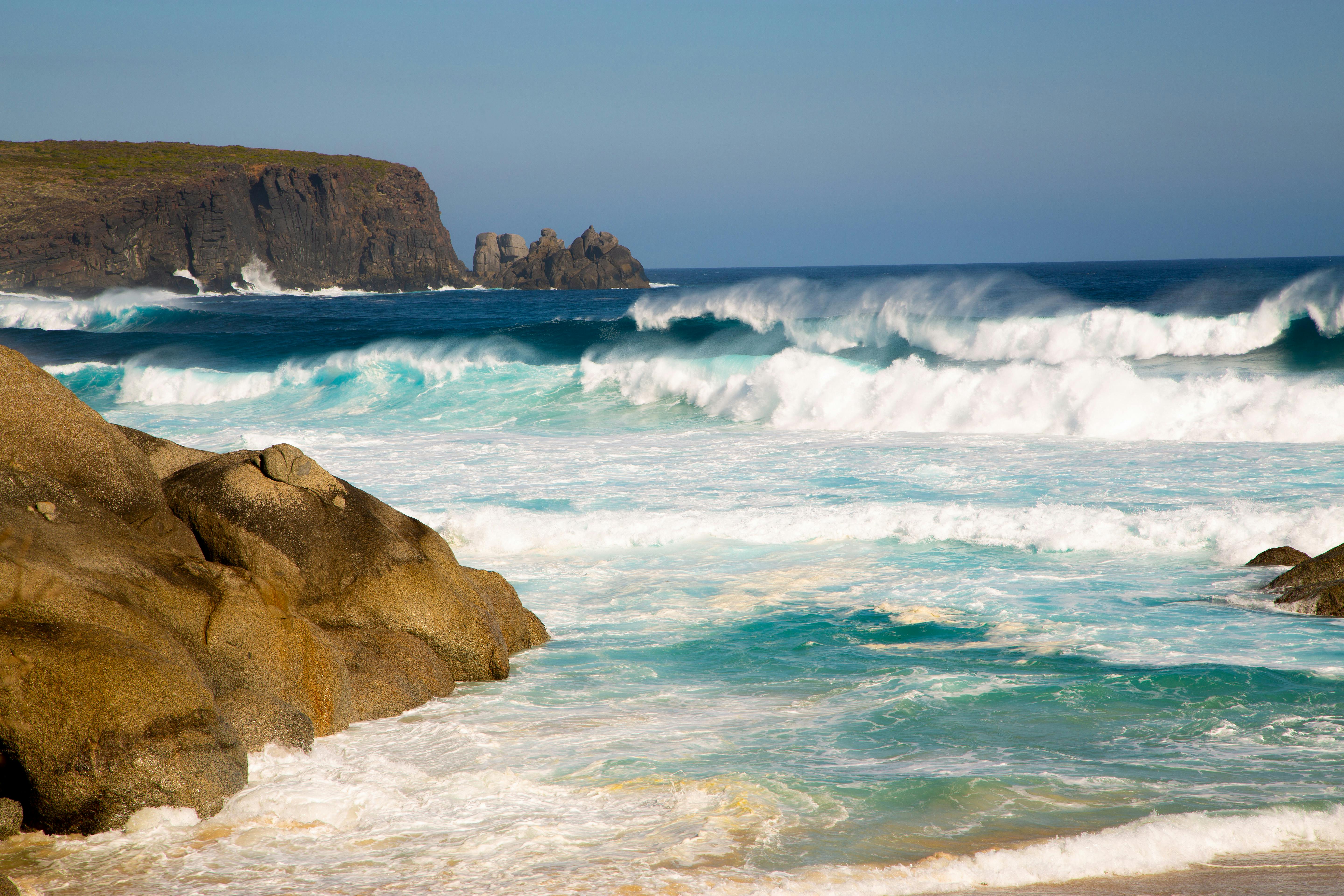Foto De Las Olas Del Mar Durante El Día · Foto de stock gratuita