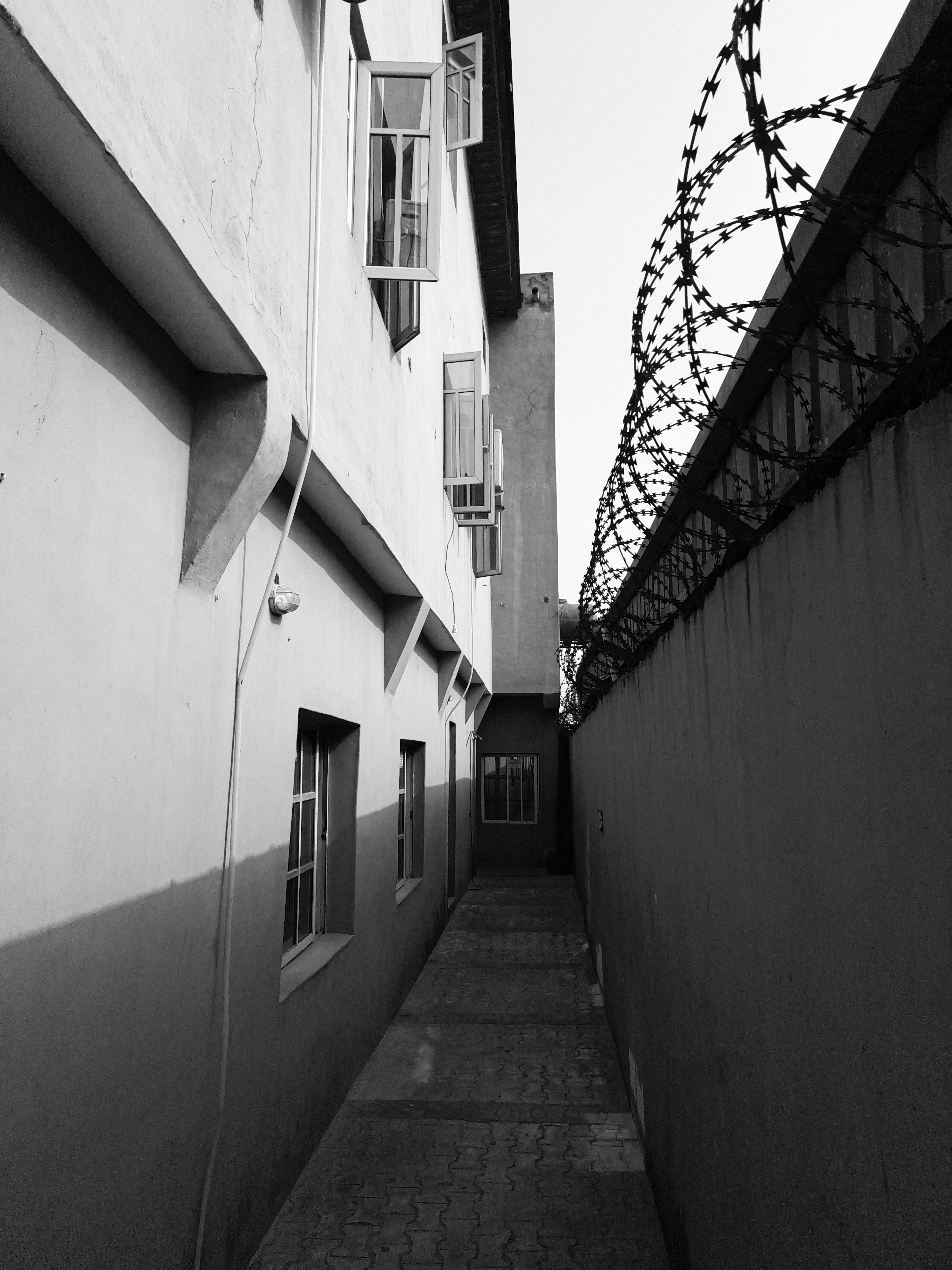 Barbed Wire over Narrow Alley in Town · Free Stock Photo