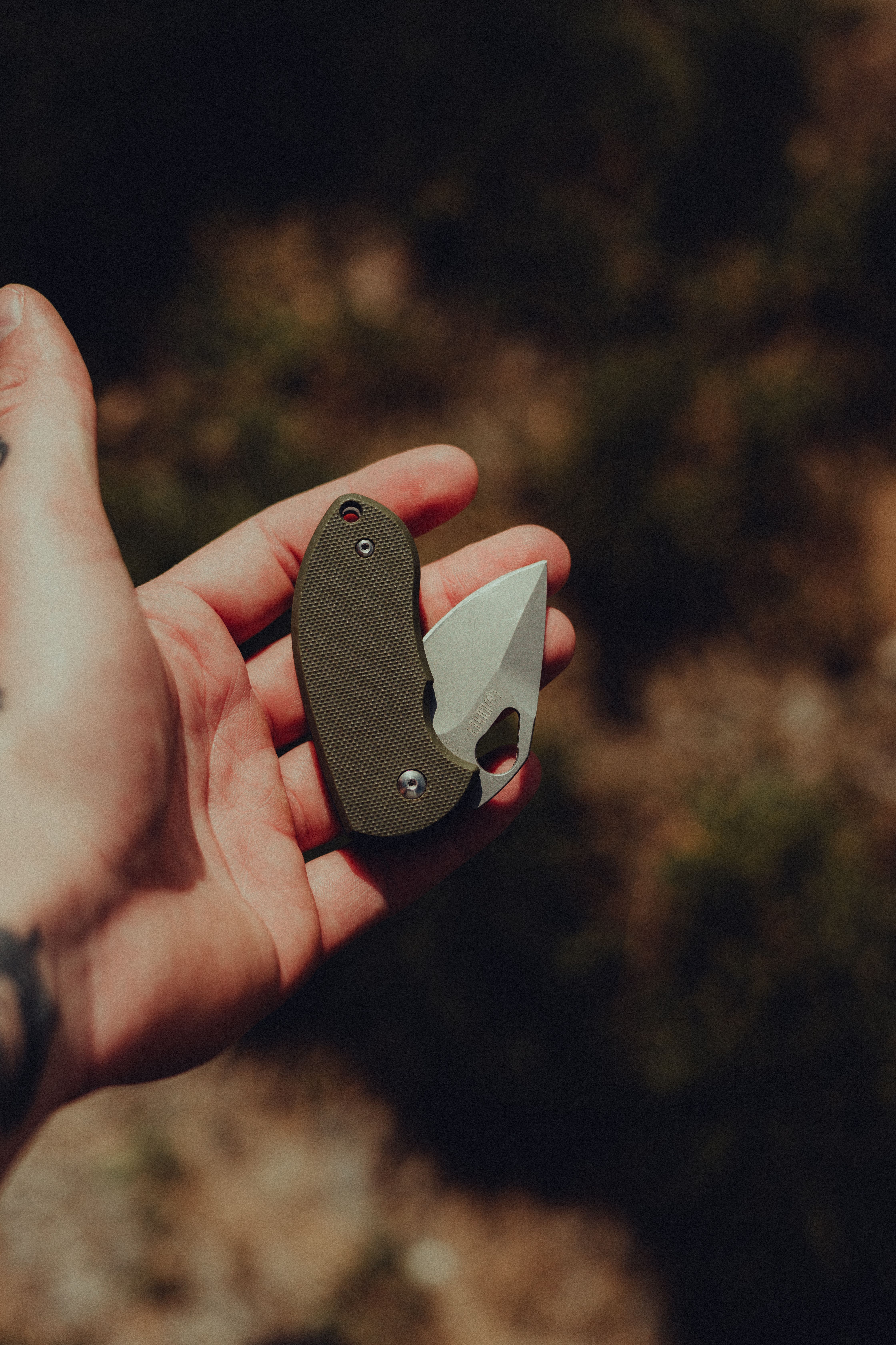 People Carrying Knives Photos, Download The BEST Free People Carrying ...