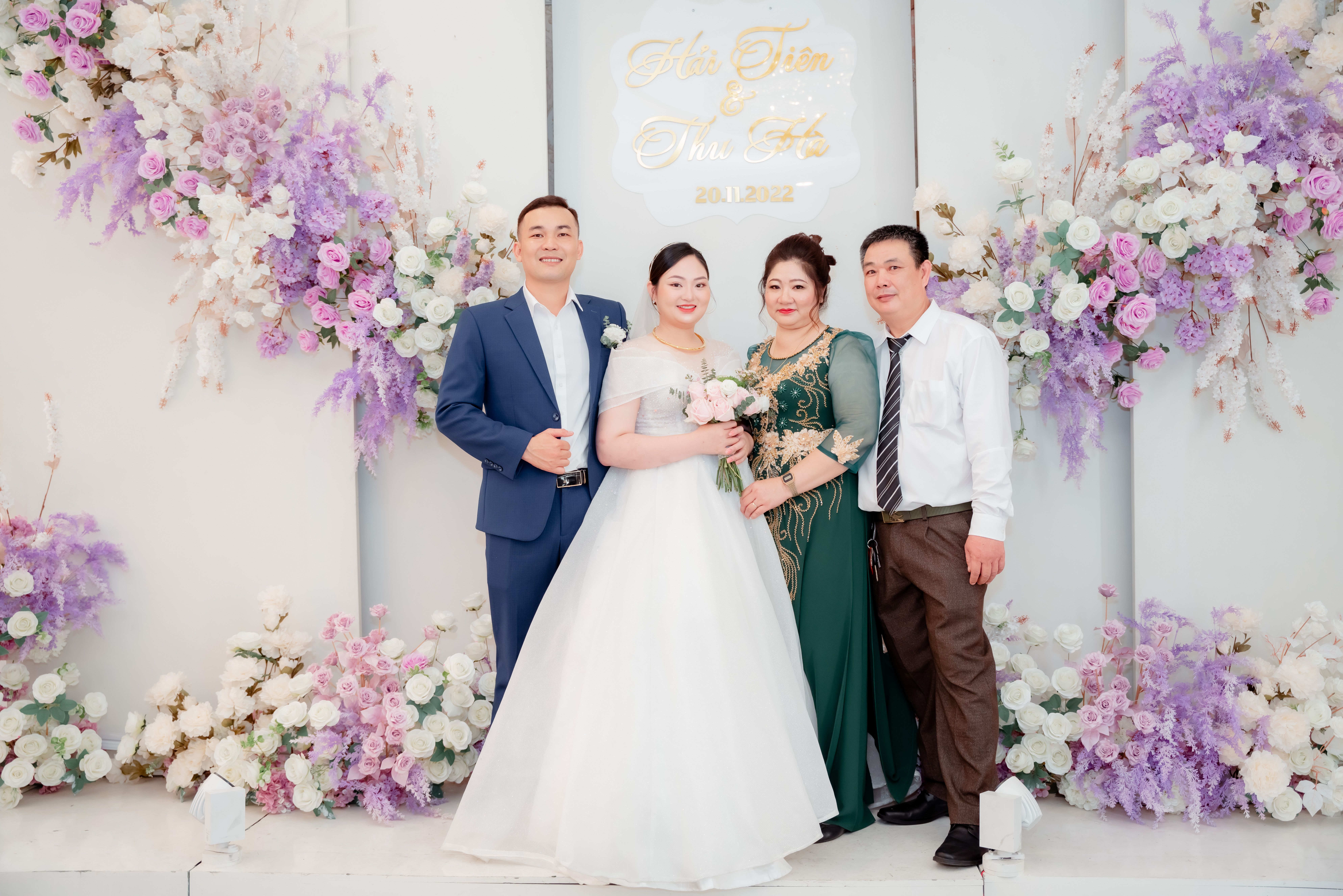 Newlyweds and Parents Posing Together on Wedding · Free Stock Photo