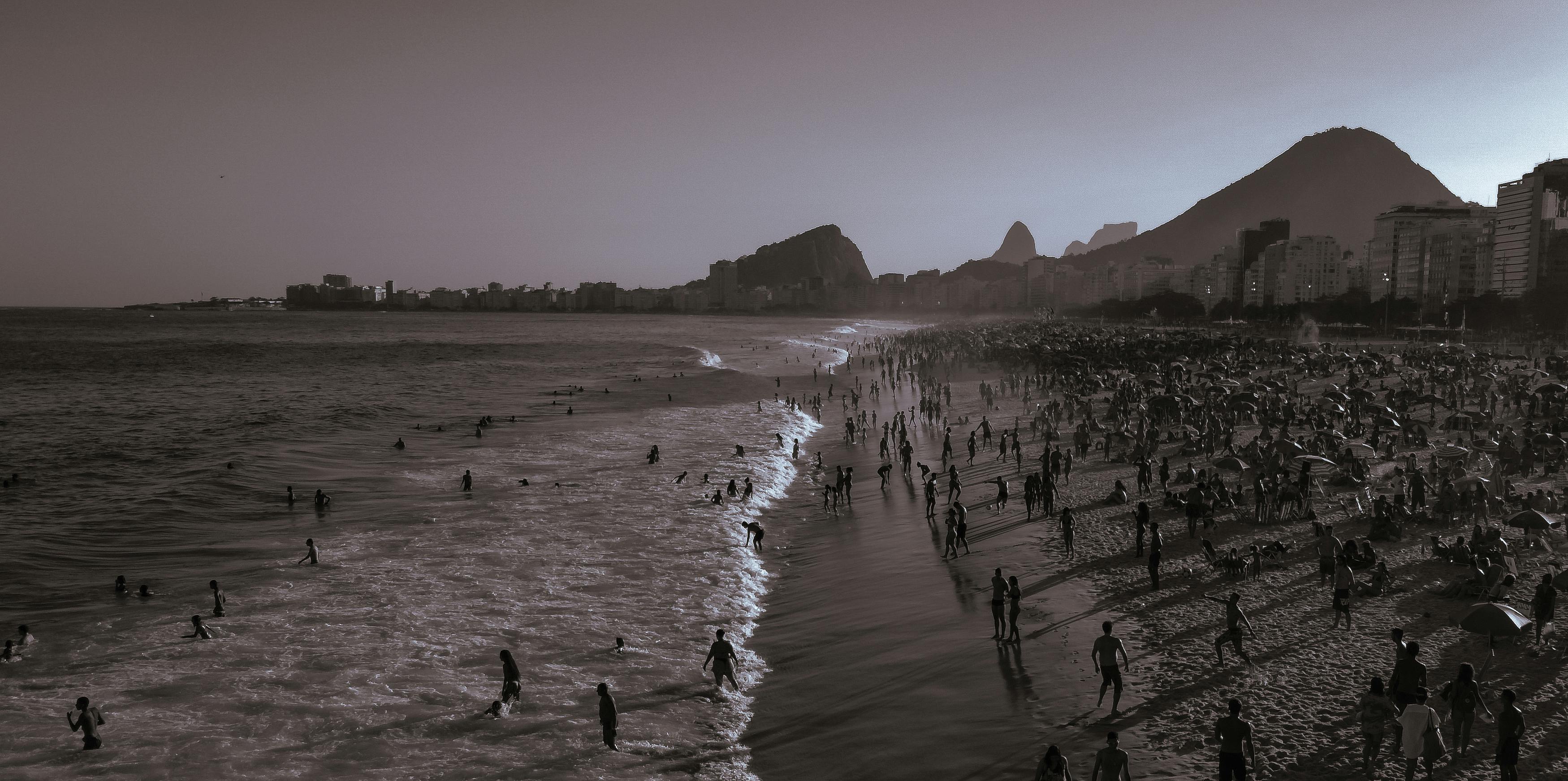 Praia do Leme · Free Stock Photo