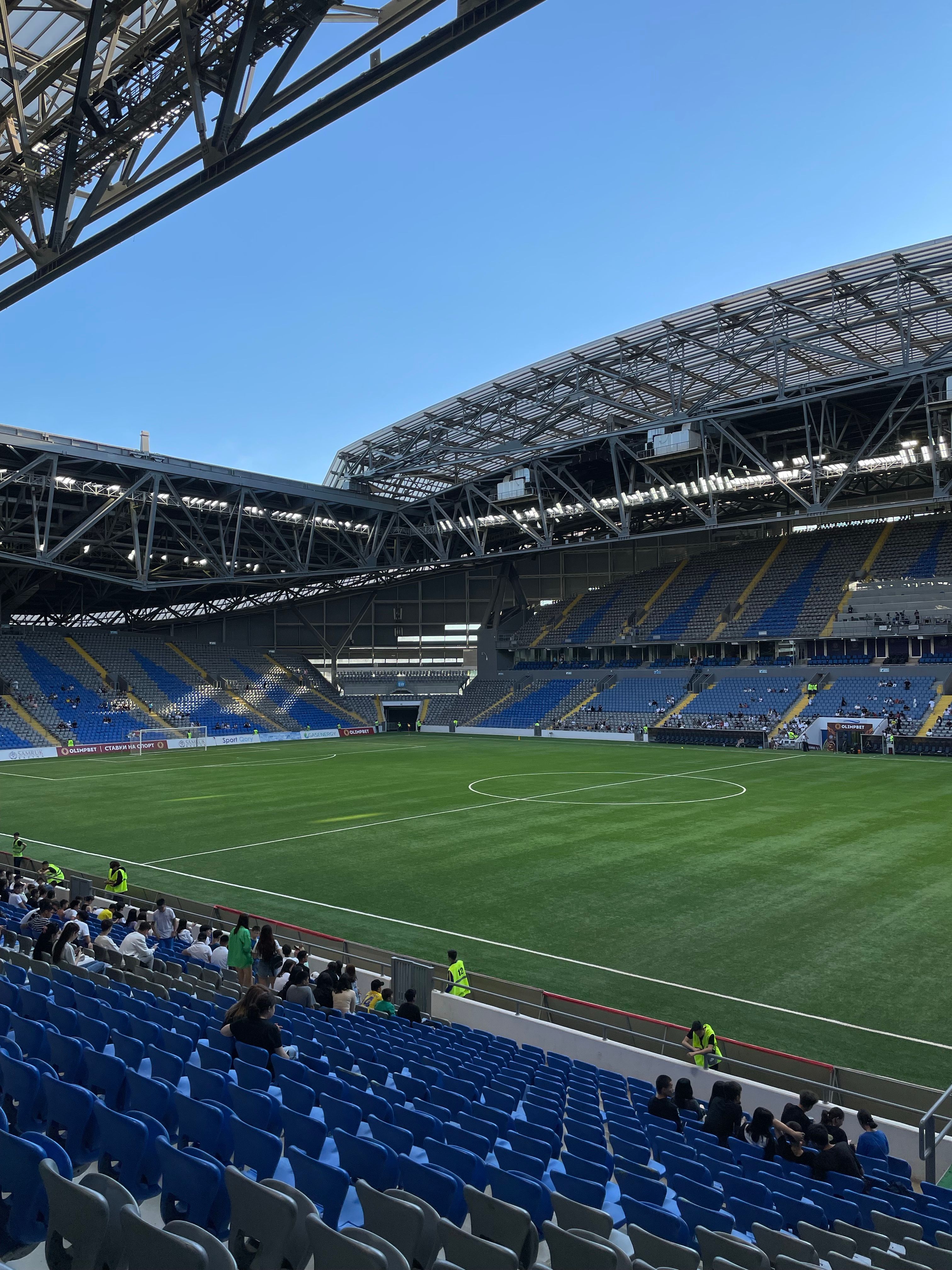 Fenerbahçe Stadium empty seats and green field · Free Stock Photo